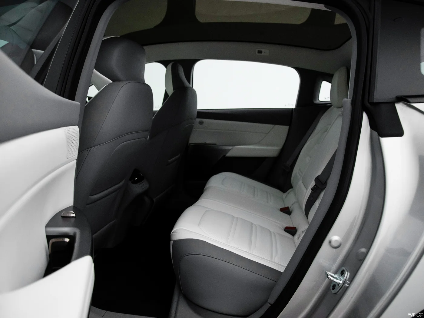 Dongfeng E007 2024 E007 540km All-wheel-drive Max5-door 5-seat Hatchback Pure Electric Sedan ...