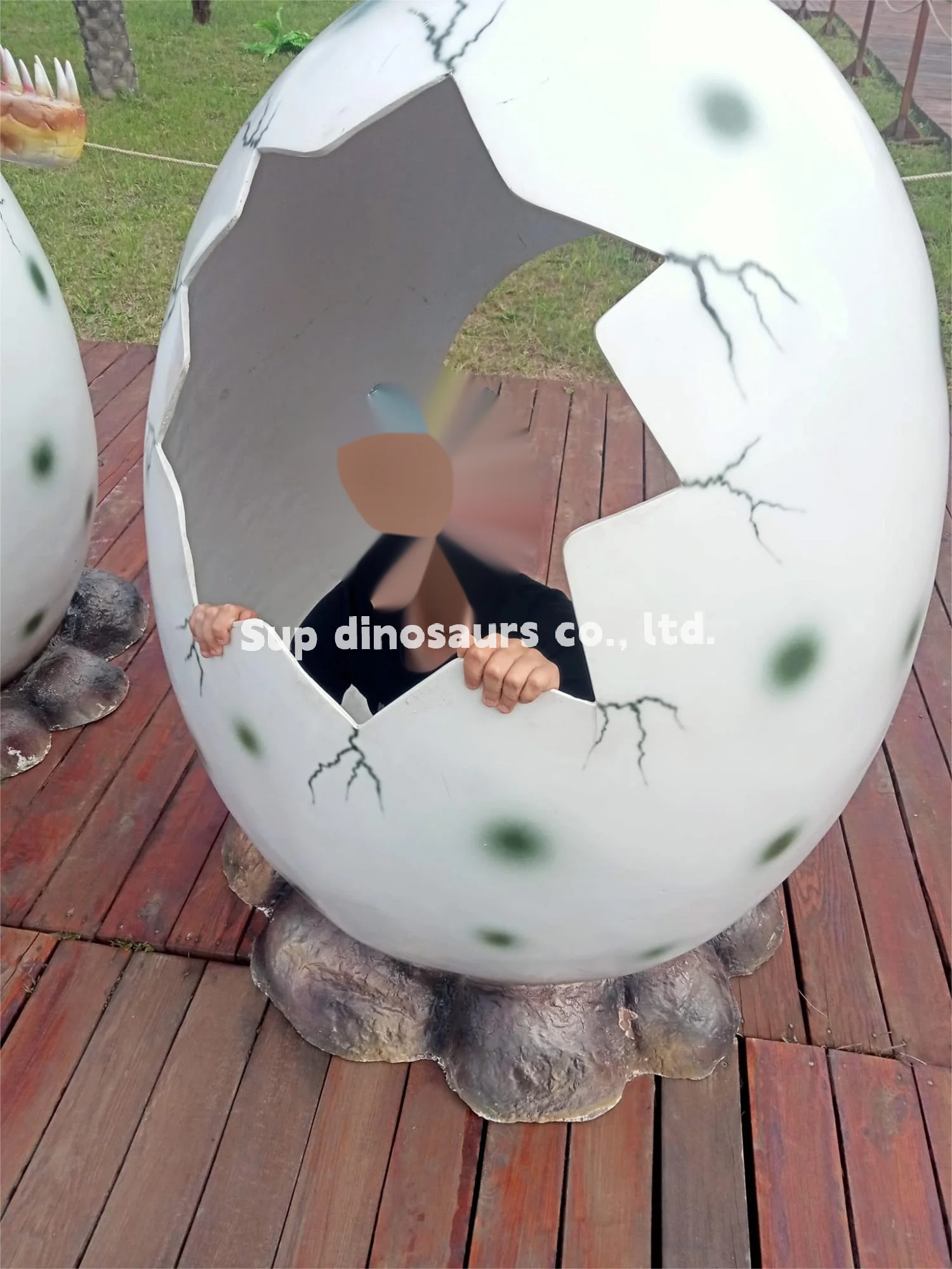 Fiberglass Dinosaur Eggs With Baby Theme Park Amusement Park Equipment ...