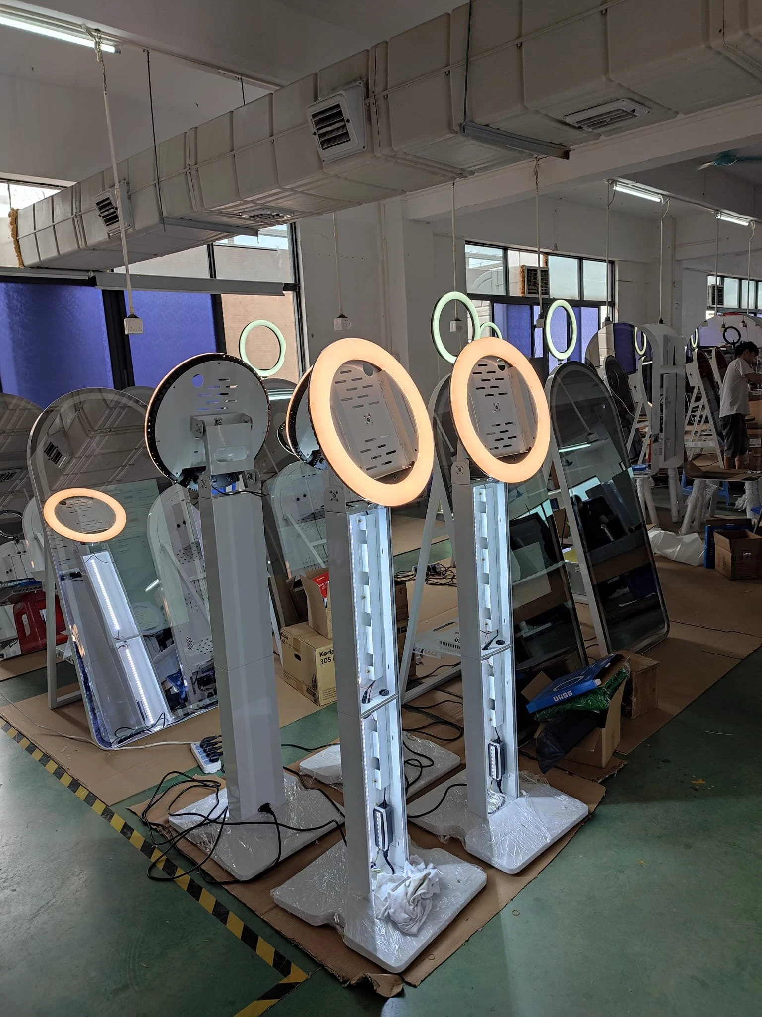 Magic Intelligent Operation Photobooth Machine Roaming Photo Booth ...