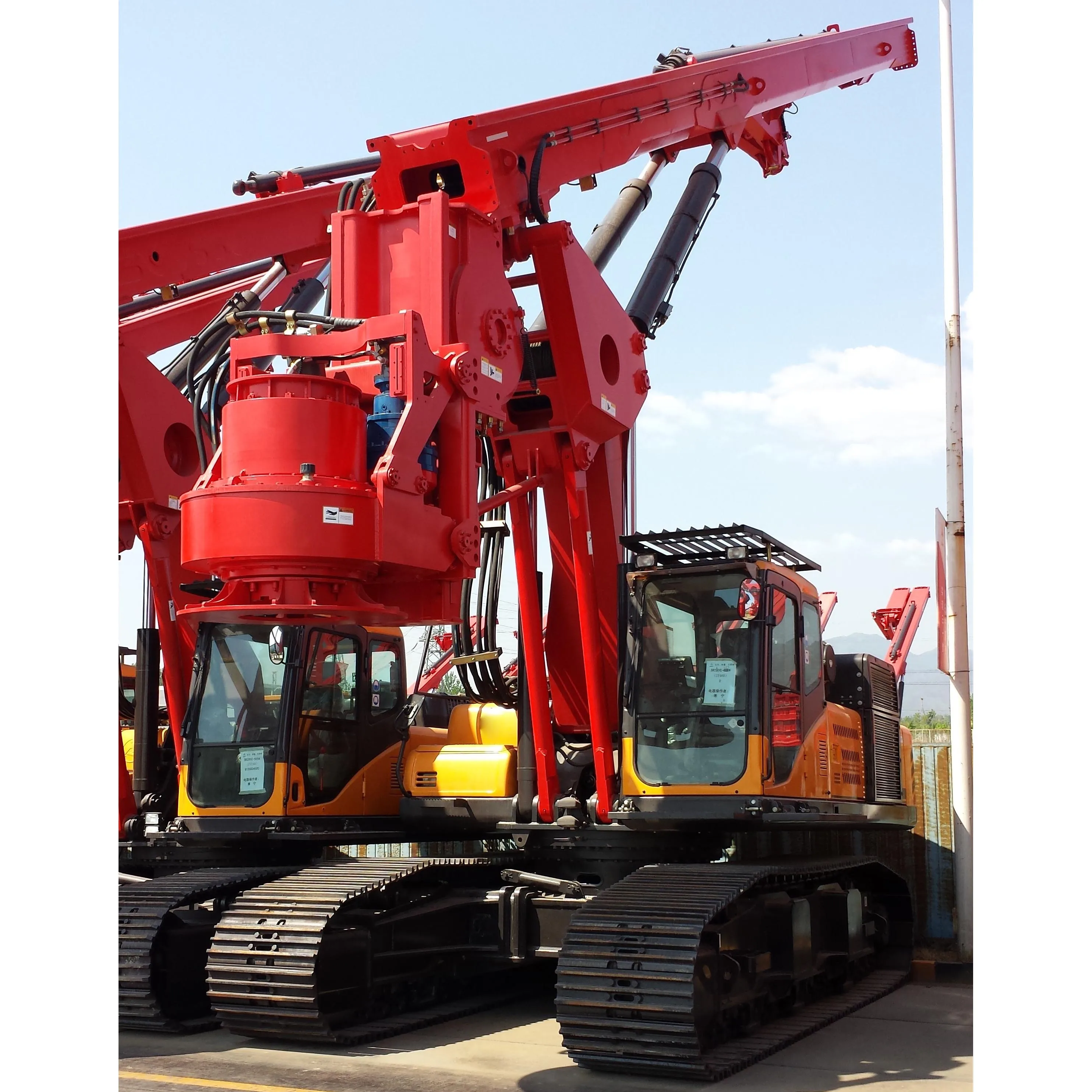 China Factory Large Rotary Drilling Rig Sr285 330kn Popular In Asia ...