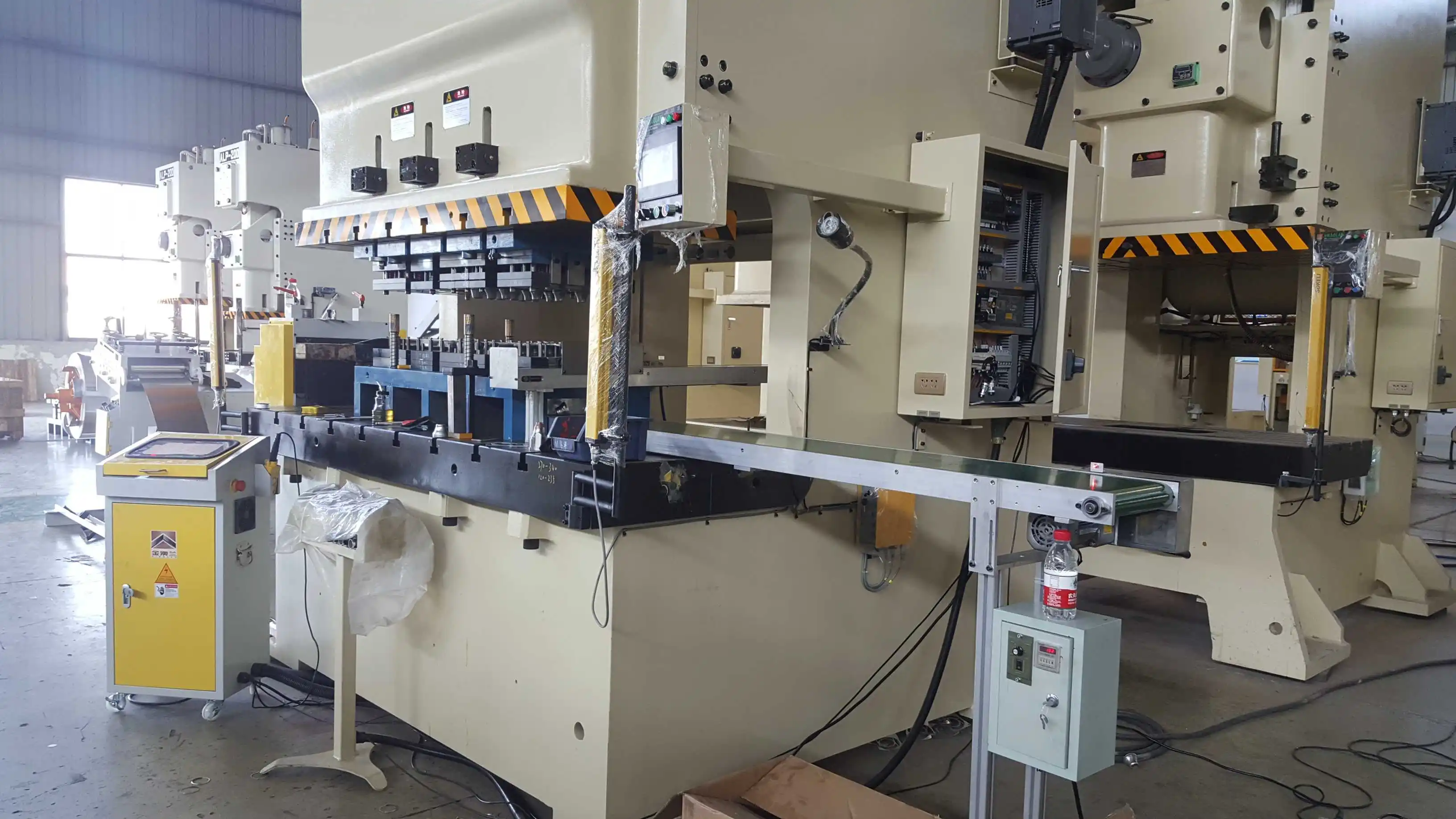 Metal Stamping Press Machine ALP 200T C Frame with NC Servo Feeder ...