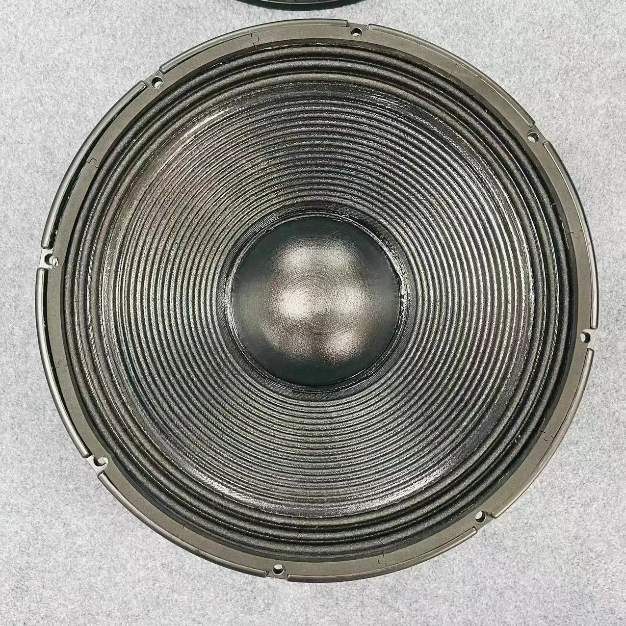 LF18X451 18 Inch Speaker Driver - Big Bass for Professional Use