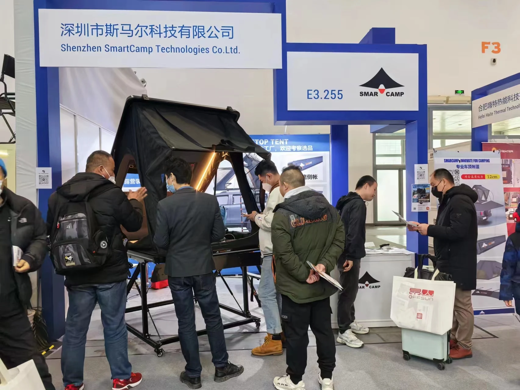 Aluminum Shell Triangle SUV Roof Top Tent for 4WD Offroad