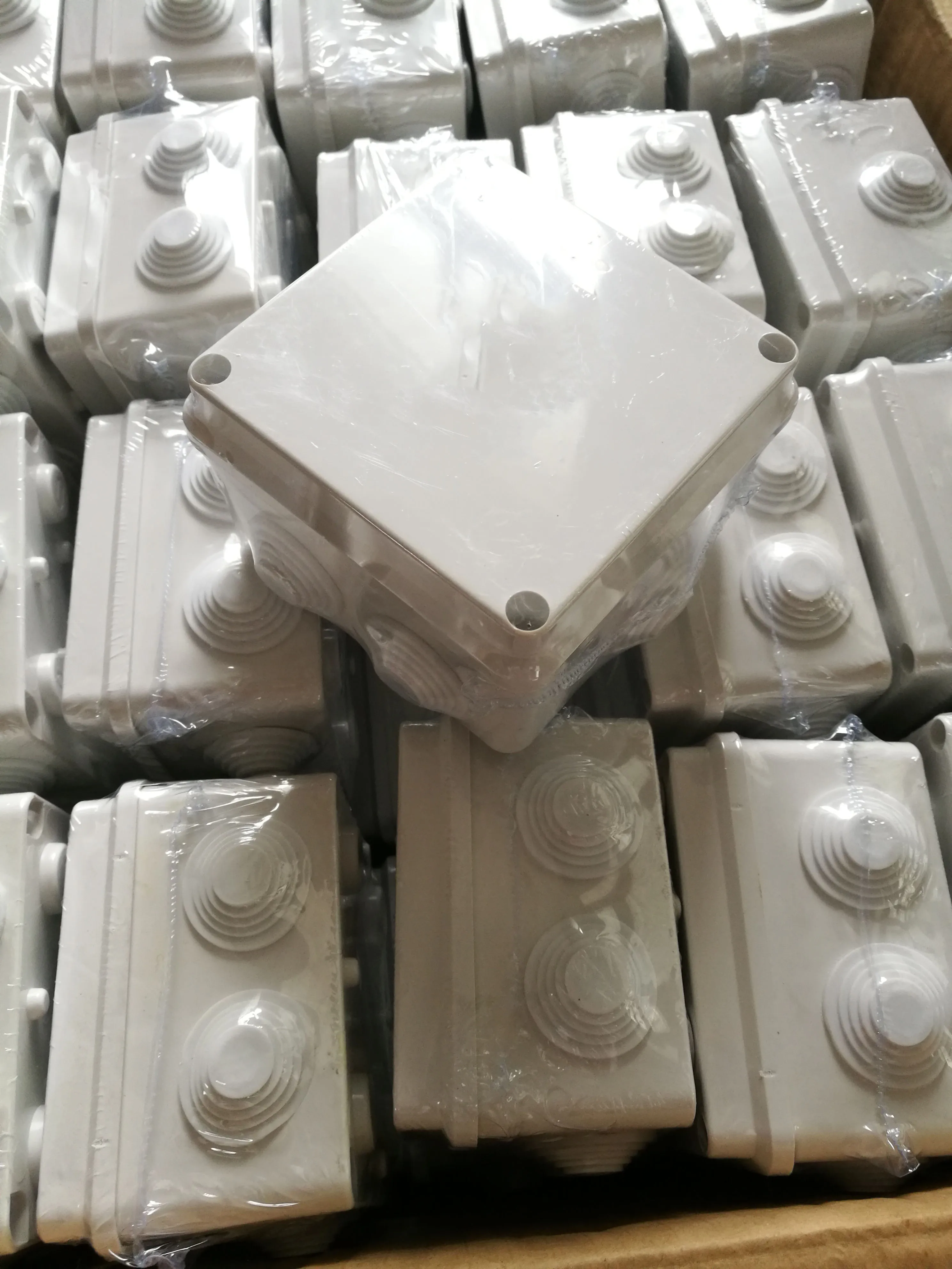 100x100x70 Abs Plastic Abs Waterproof Junction Box With Pvc Stoppers ...