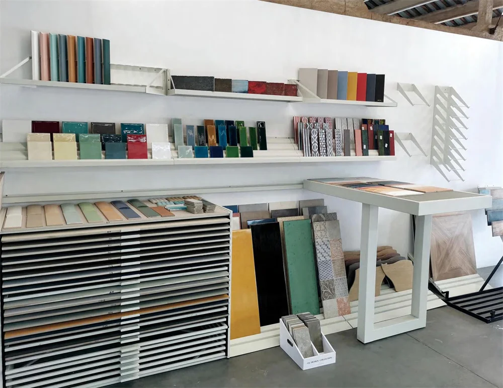 Modern Wooden Floor Display Racks - Customizable Solutions