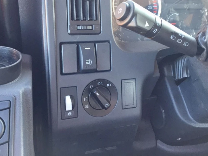 SHACMAN X3000 Light Switch - Reliable Quality & Performance