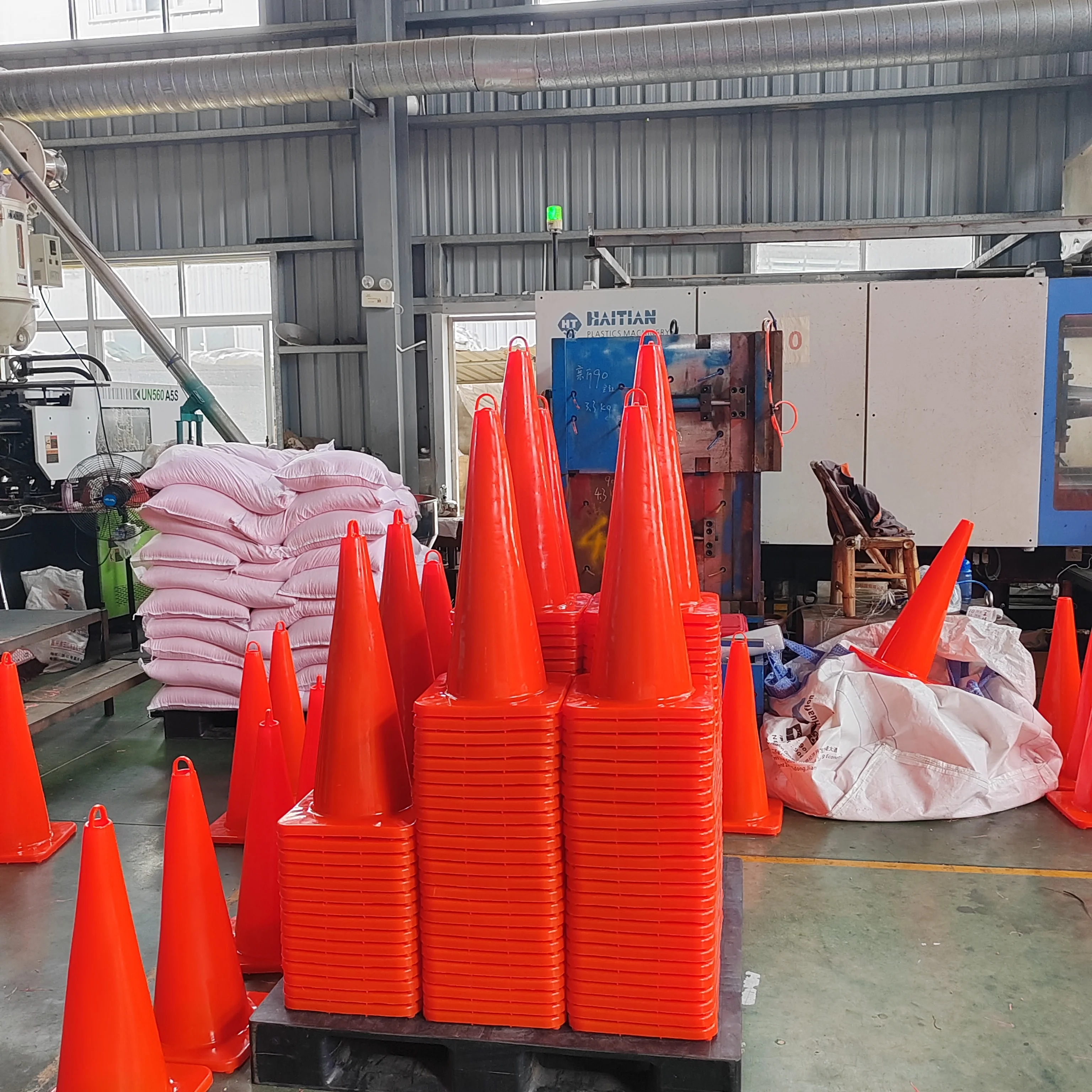 Benc Heavy-duty 28 Inch Stability Road Safety Traffic Cone With Black ...