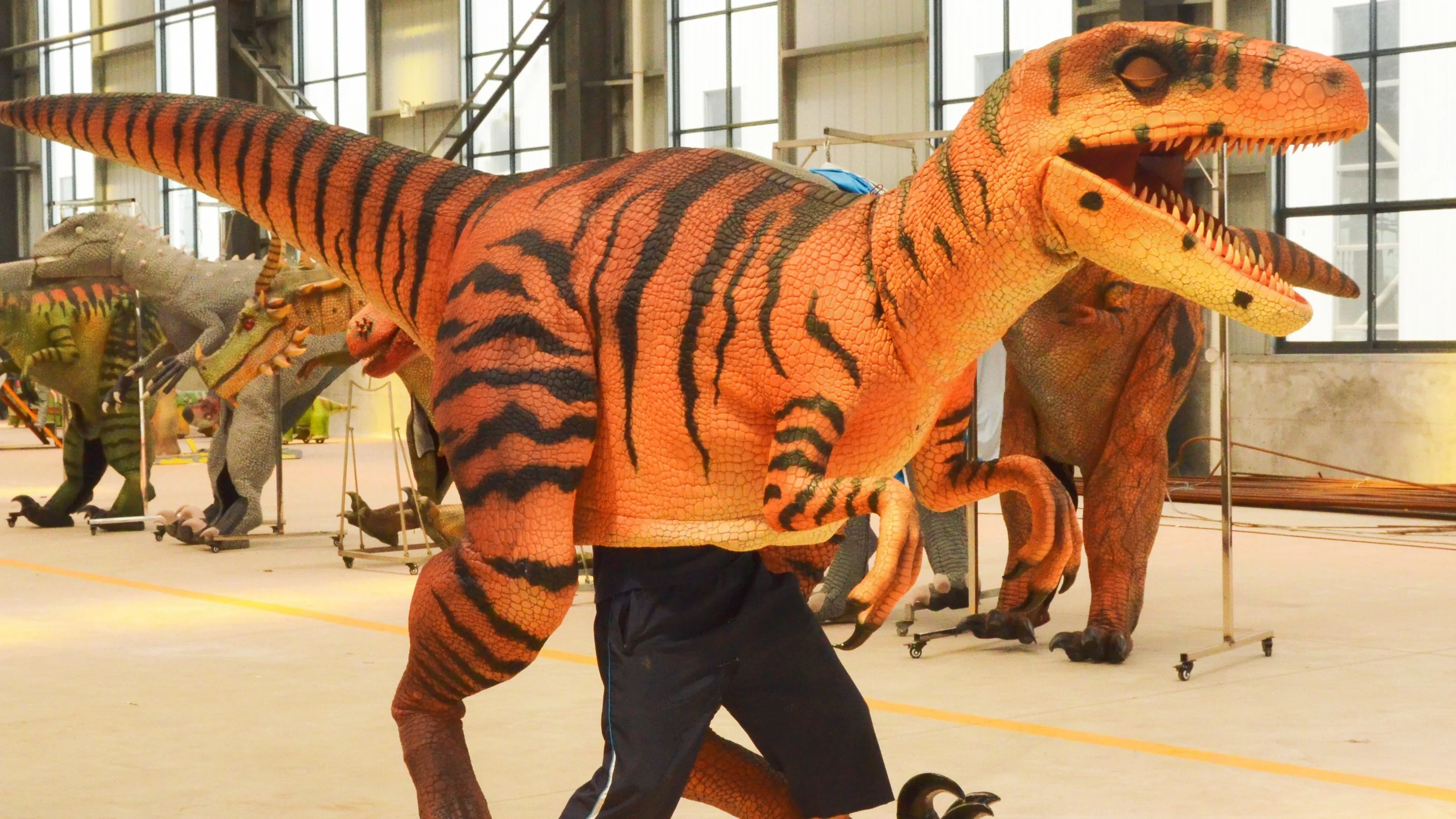Dinosaur Show Prop Realistic Dinosaur Costume Walking Velociraptor ...