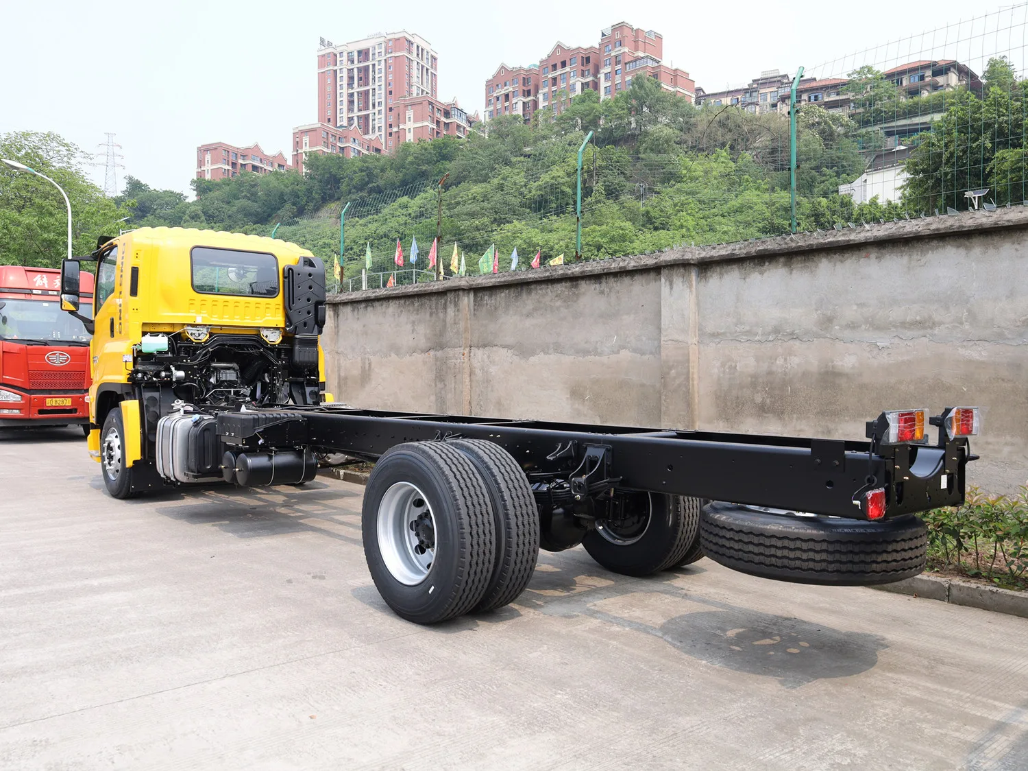China Qingling Isuzu Giga 4X2 High Roof Cabin Tractor Head Prime Mover ...