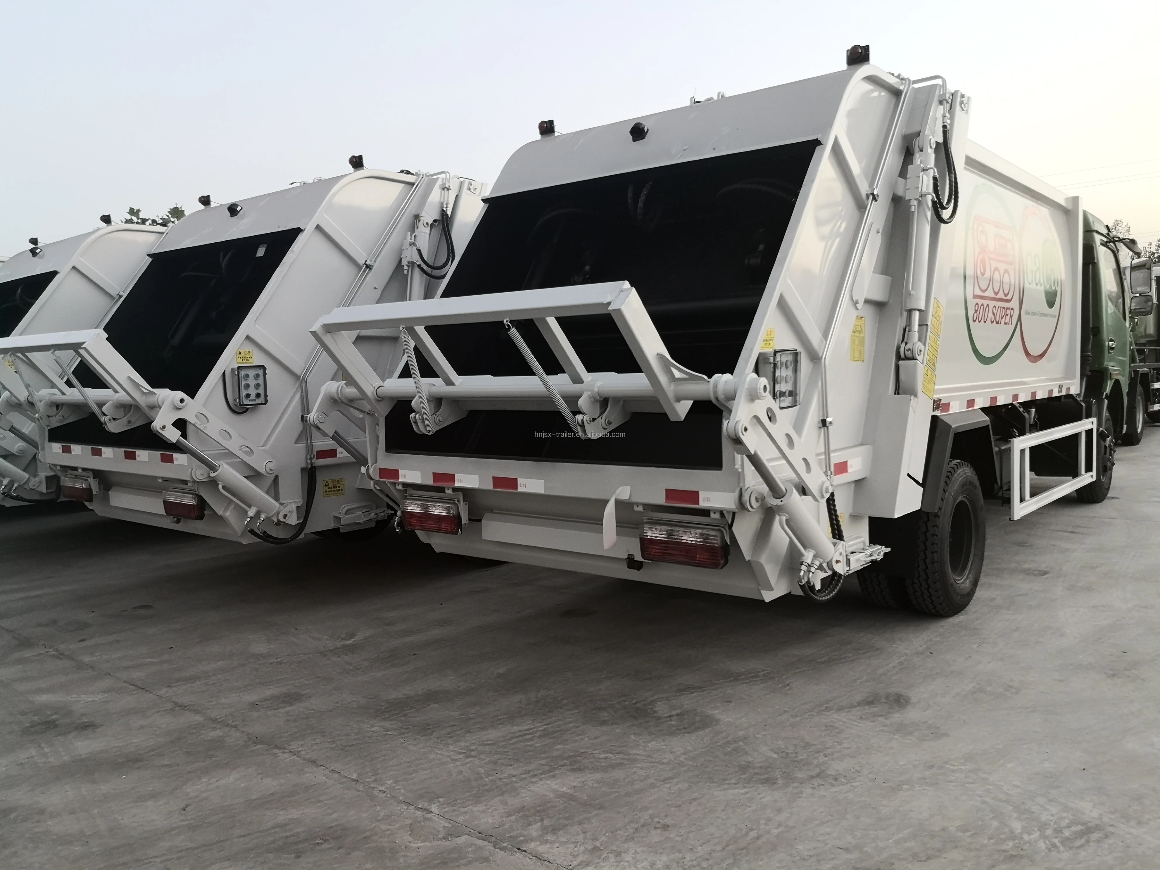 Factory Price Dongfeng 5000 Liters Garbage Collect Transport Compactor ...