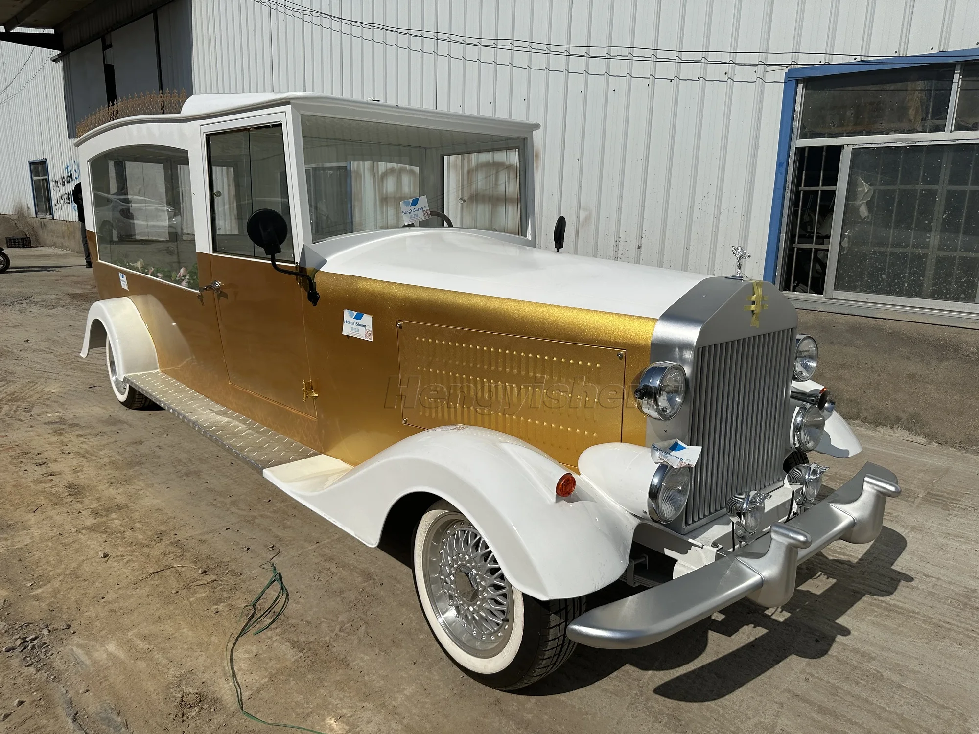White Funeral Hearse - English Style Limousine Manufacturers