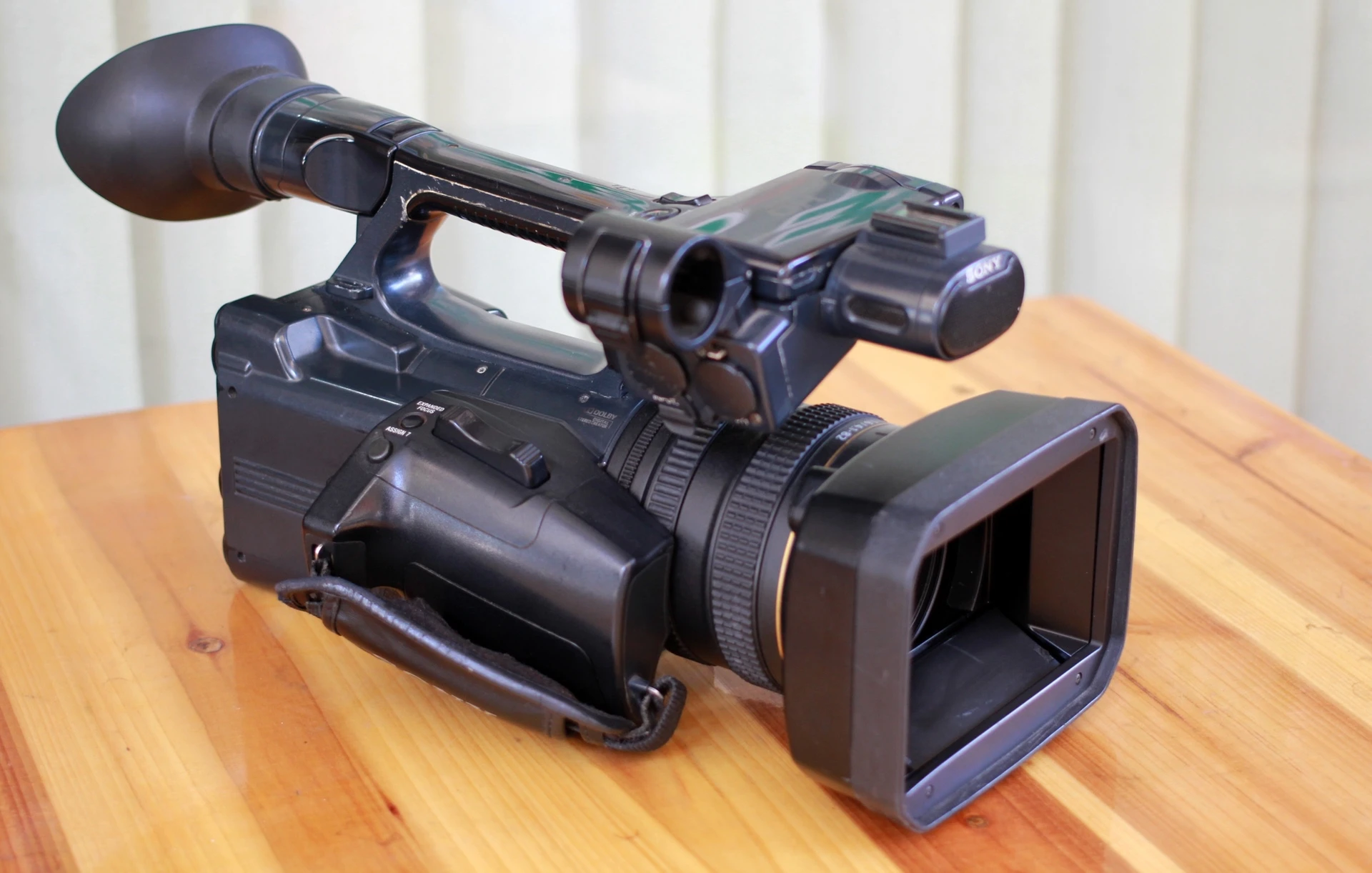 2nd Hand Sonys HDR-AX2000E Camcorder - 20x Optical Zoom