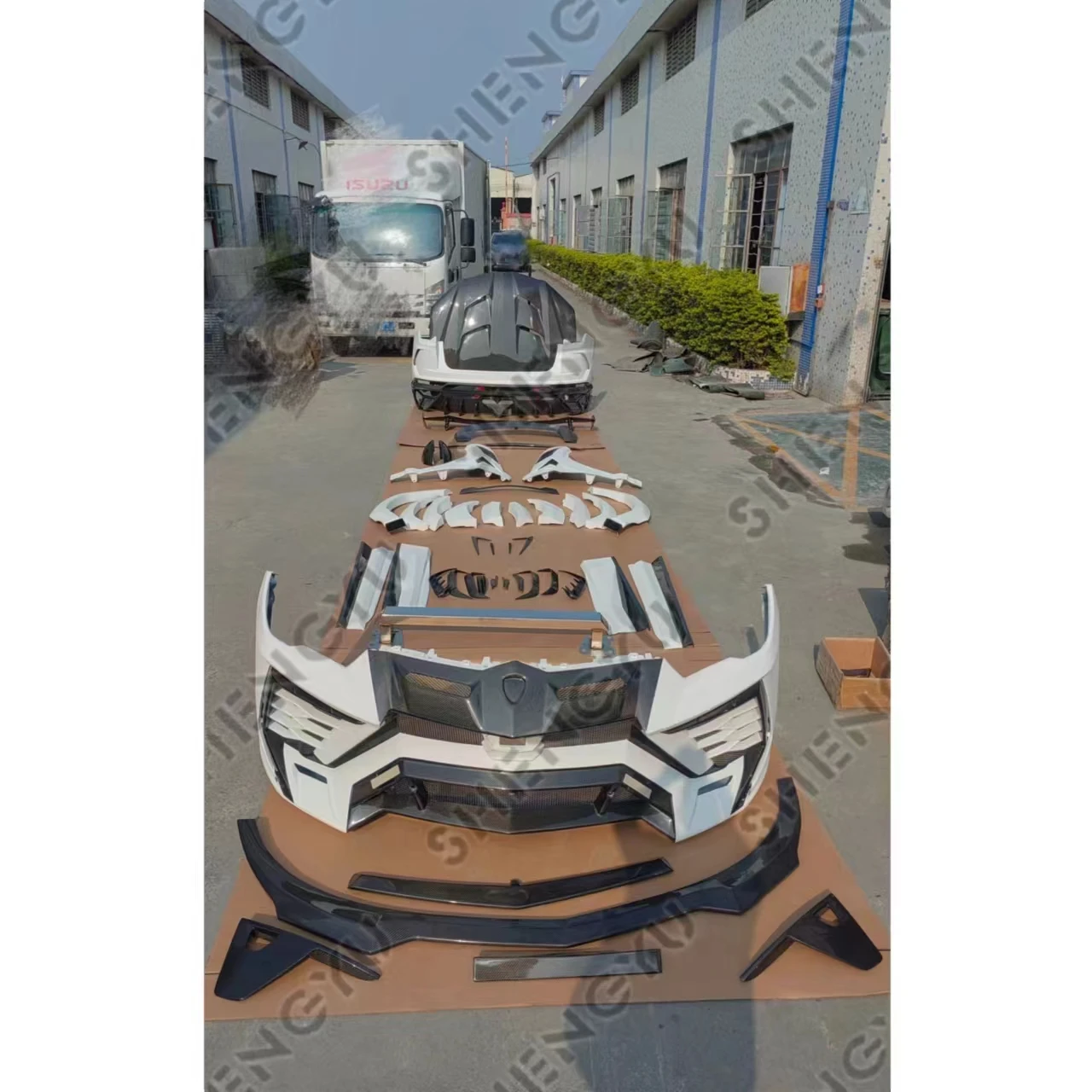 Alibaba.com: Lamborghini Urus Mansory Style Car Bumpers Body Kit in Dry ...