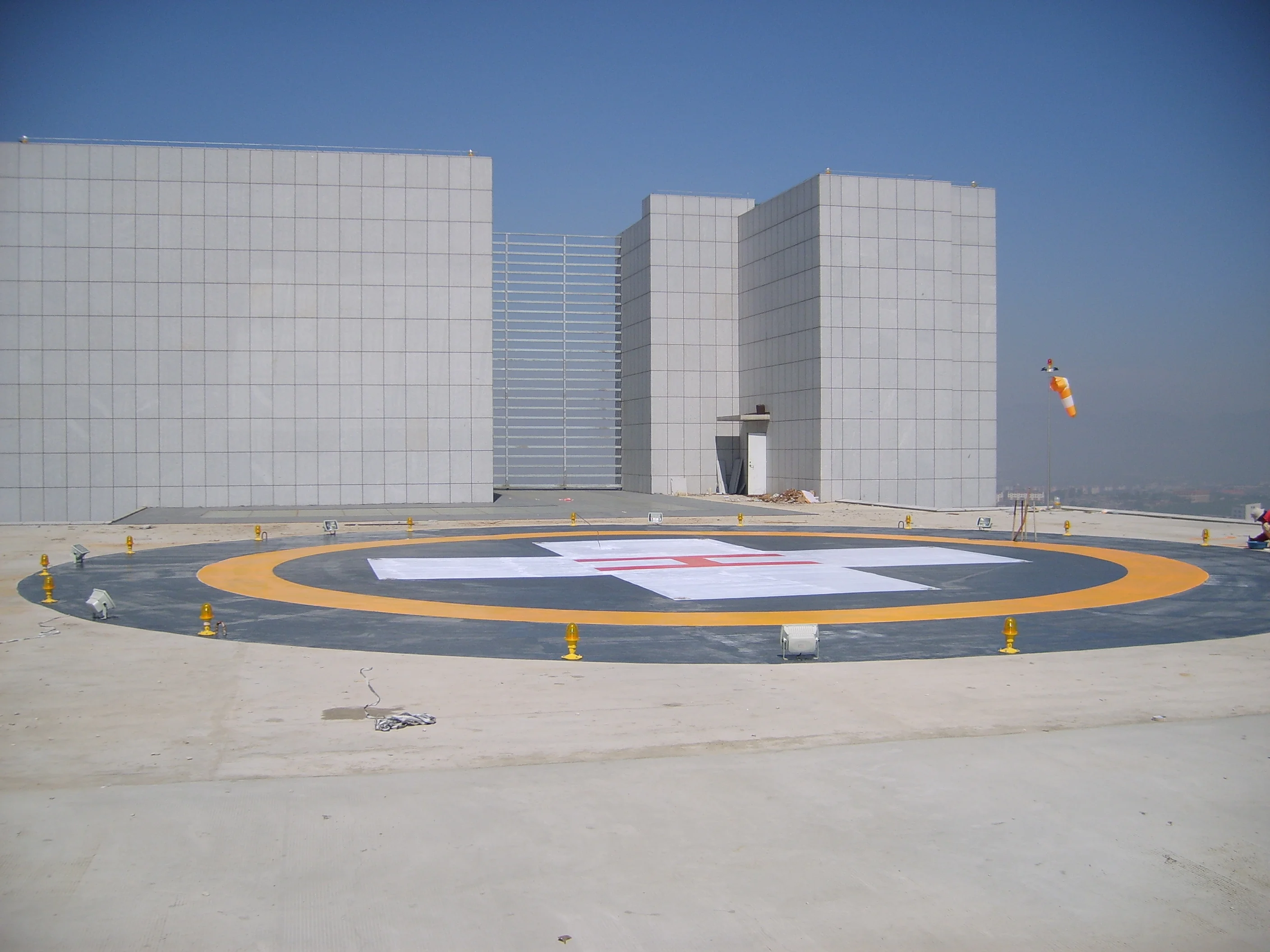 8" LED Inset Omni-Directional Apron & Taxiway Edge Lighting