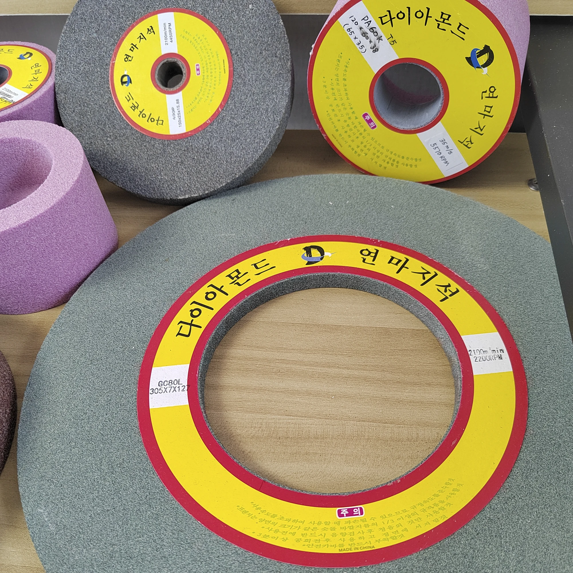 White Corundum Grinding Wheels - Precision and Durability