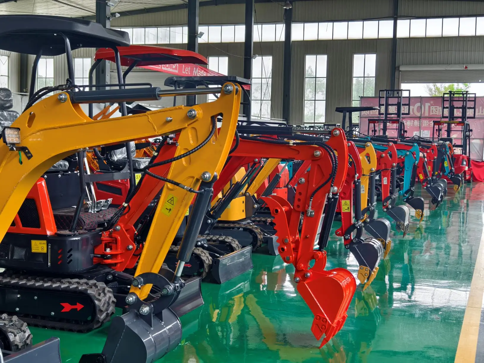 Euro 5 Engine Micro Excavator 1.8 Ton Small Digger Sale Garden Crawler ...