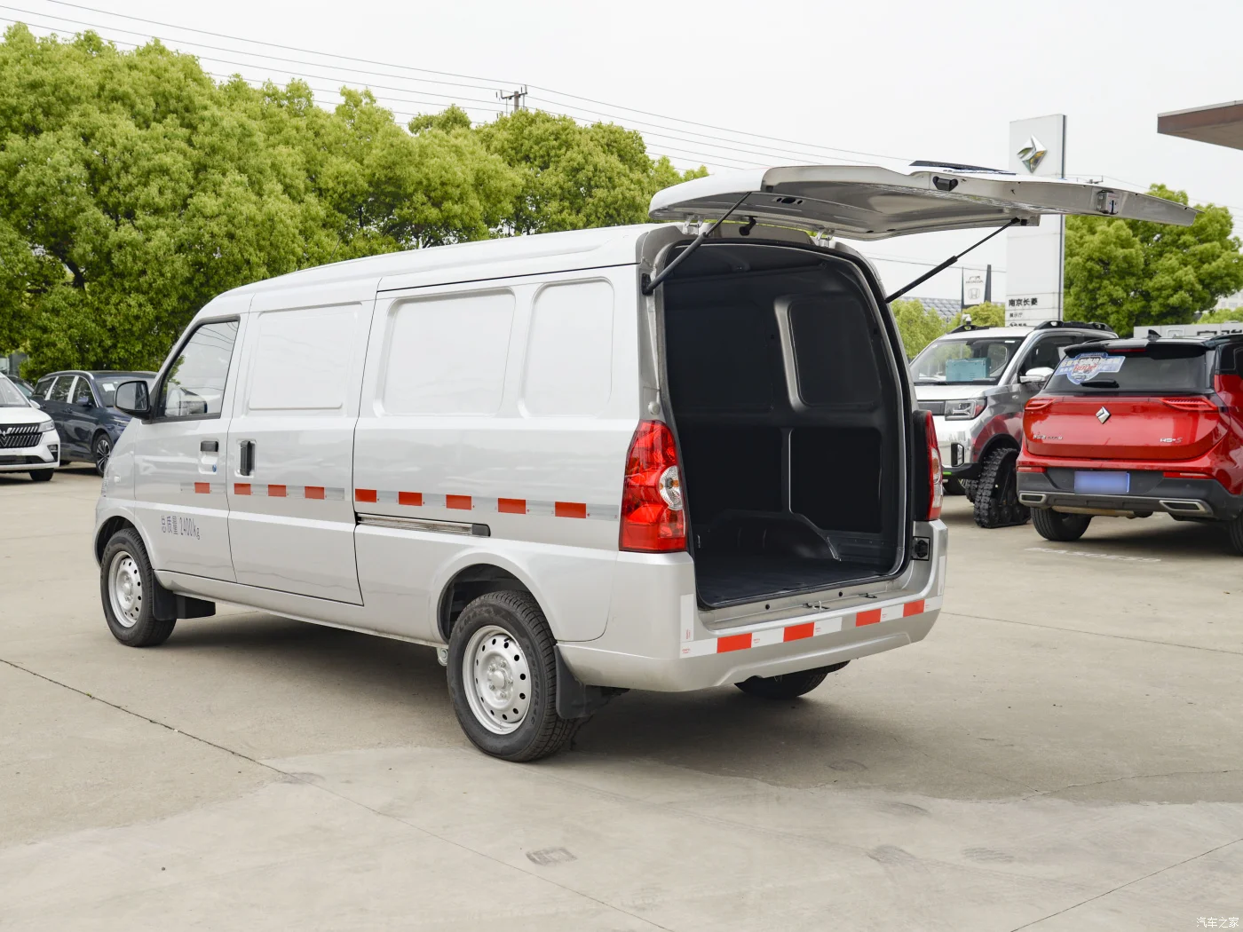 Wuling Mini Electric Cargo Van Wuling Rongguang Ev 100km/h High Speed ...