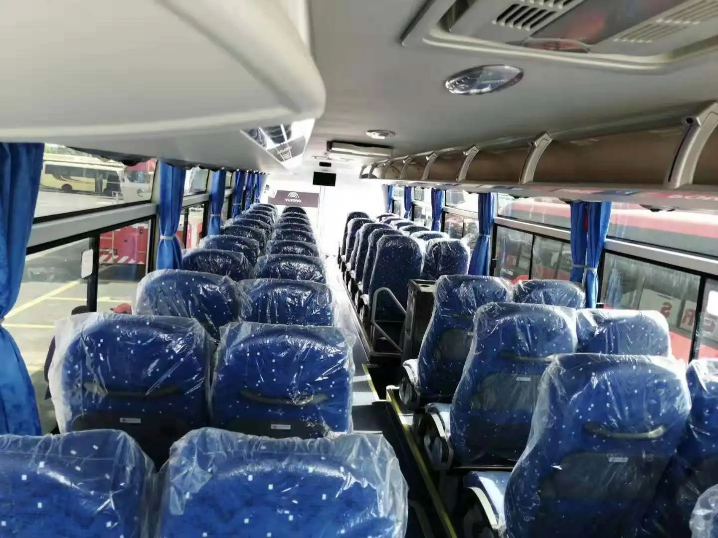 Yuton Luxury Bus Model ZK6122H9 - 55 Passenger Seaters