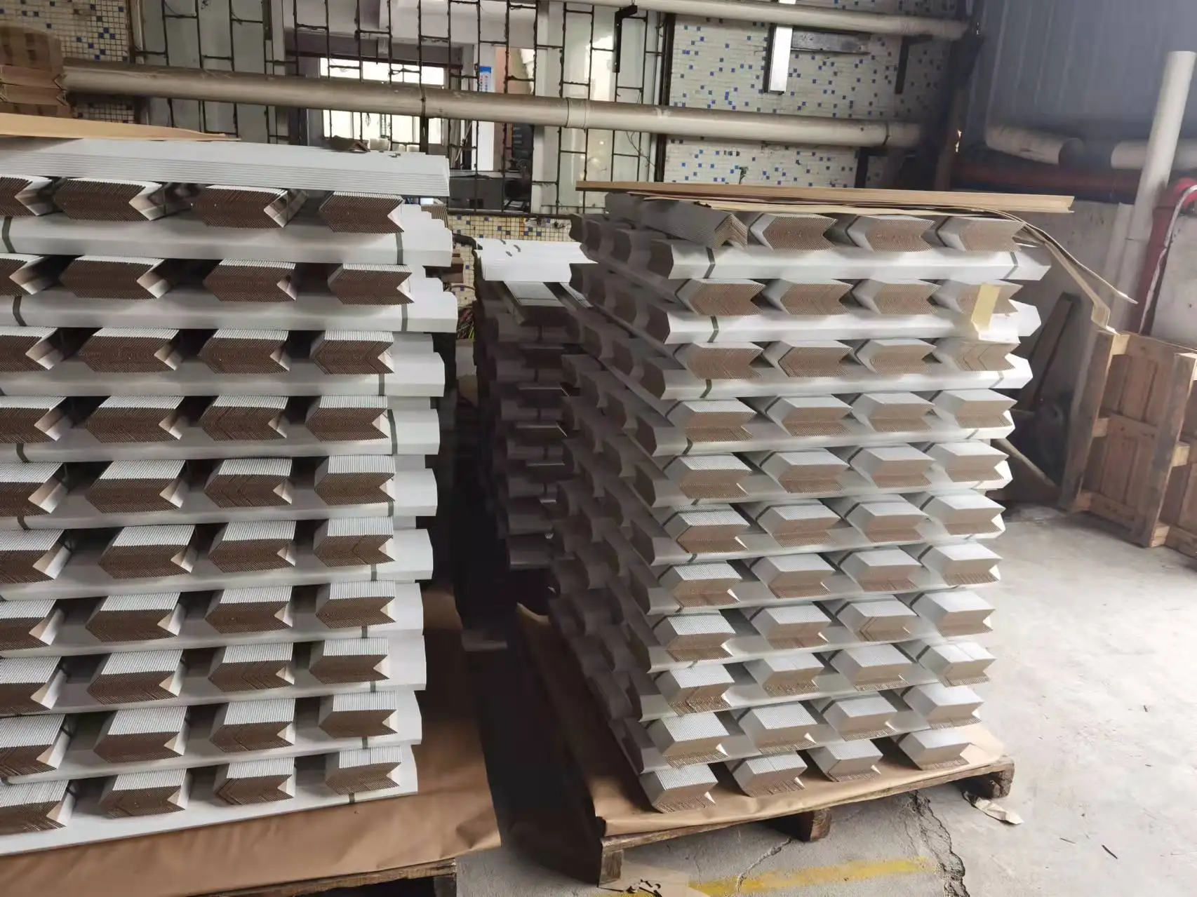 Pallet Edge Paper Corner Protectors - Sustainable & Customizable