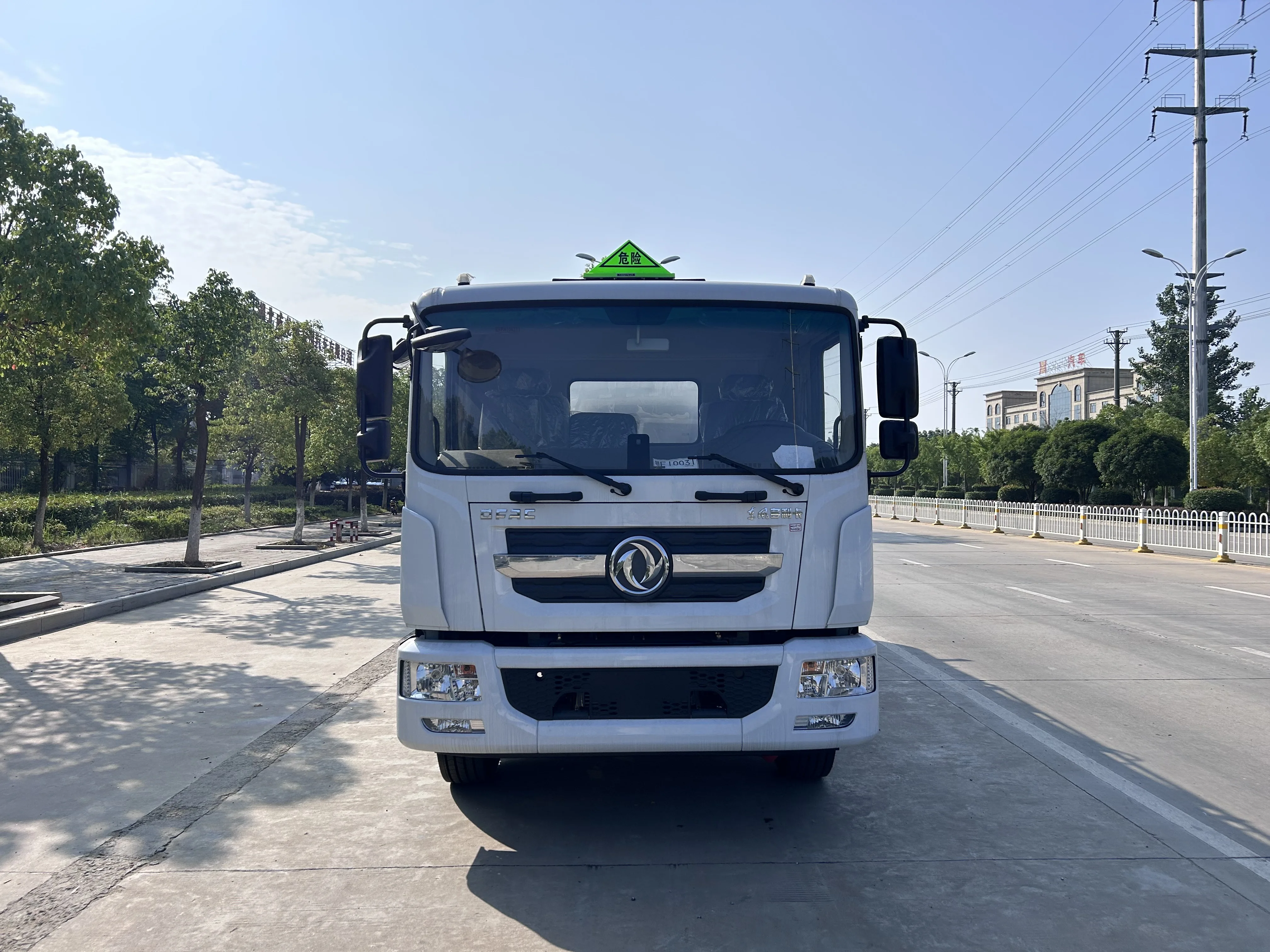 4*2 Dongfeng CLQ Oil Fuel Tanker Truck with Lightweight Aluminum Cans ...