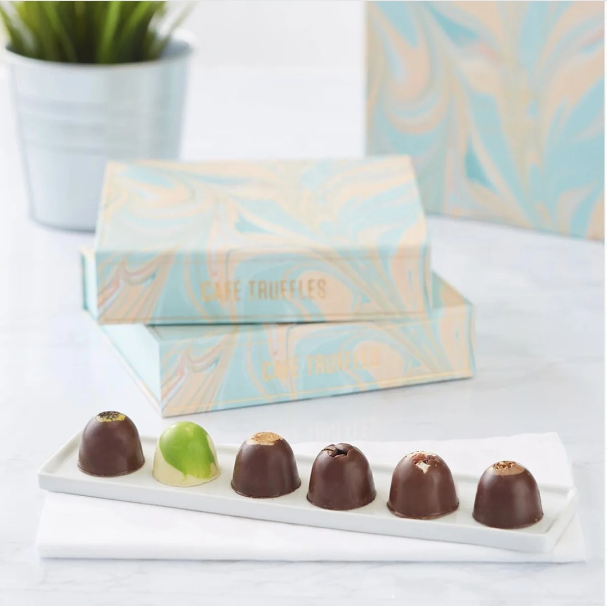 Magnetic Paper Chocolate Packaging Gift Boxes with Divider