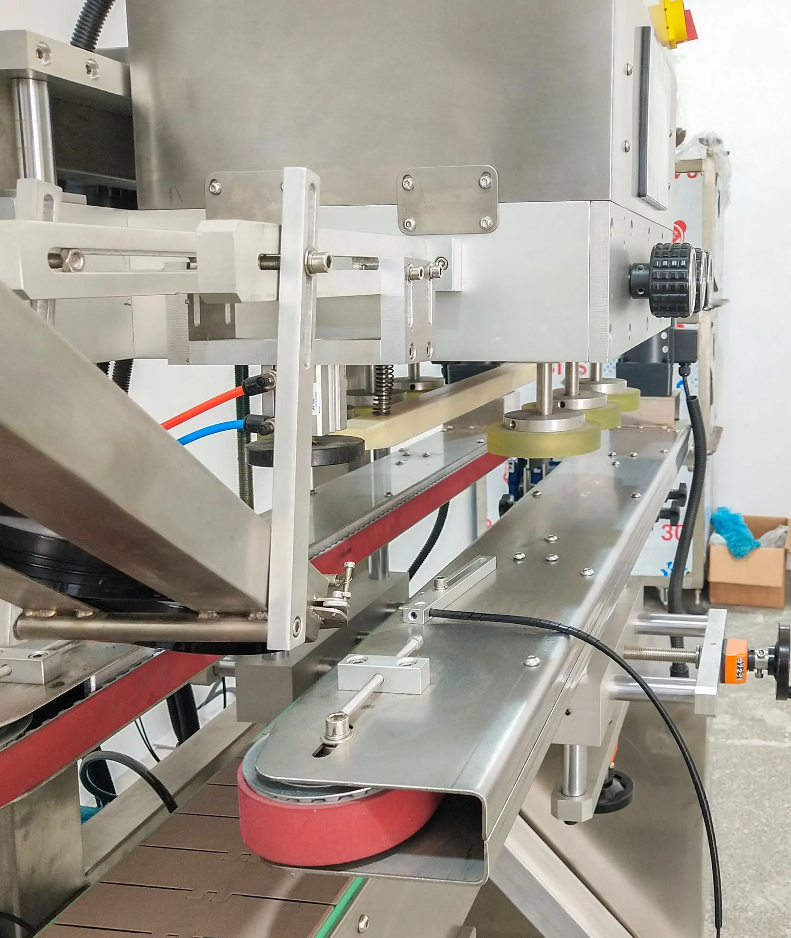 YIMUPACK Industrial Machinery Inline Packaging Capper Twist Off Snap on ...