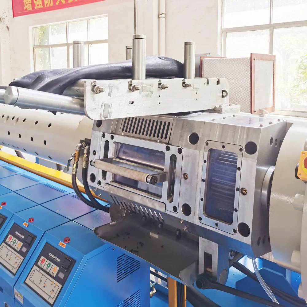 200mm Pin Barrel Cold Feed Rubber Extruder For Rubber Sheet Extrusion ...