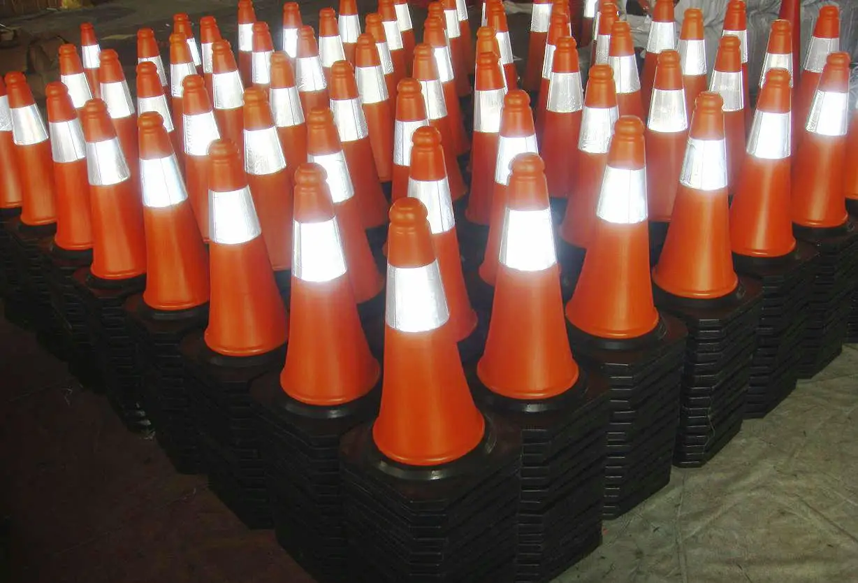 28 Inch Injection Molded Pvc Traffic Road Barrier Cone Safety Cone ...
