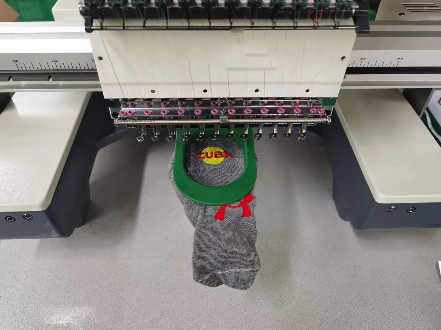 Yunfu Industrial Embroidery Machine 2 Head 12 15 Needles Big Frame Size ...