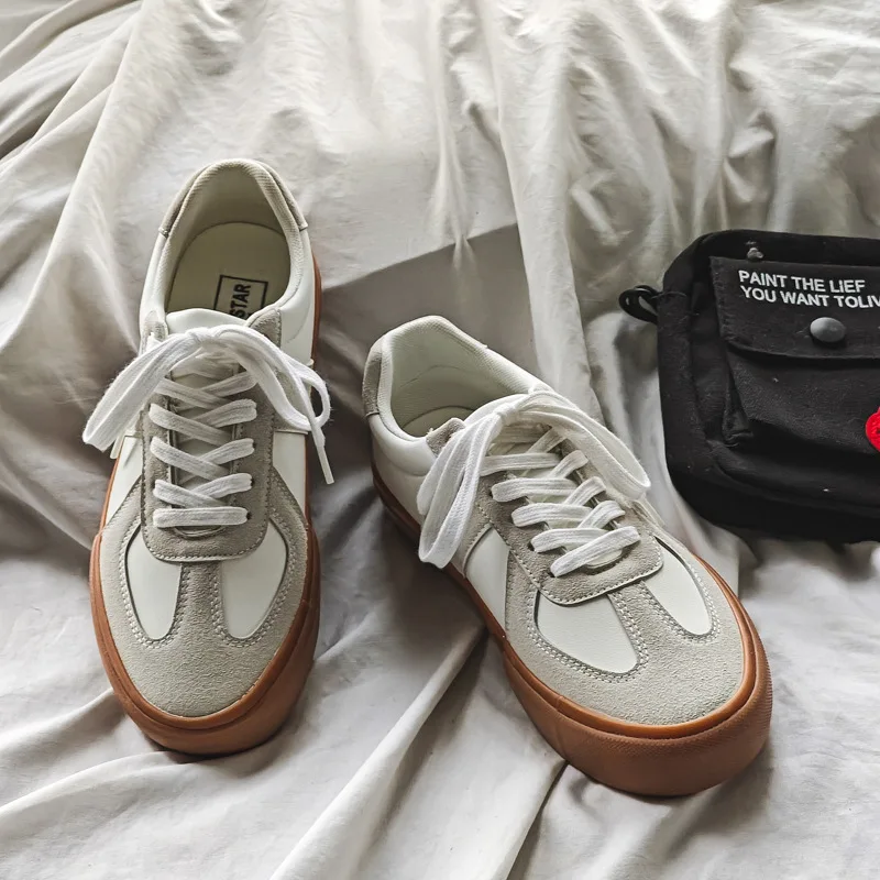 Spring New Microfiber Leather Retro Couple Walking Shoes