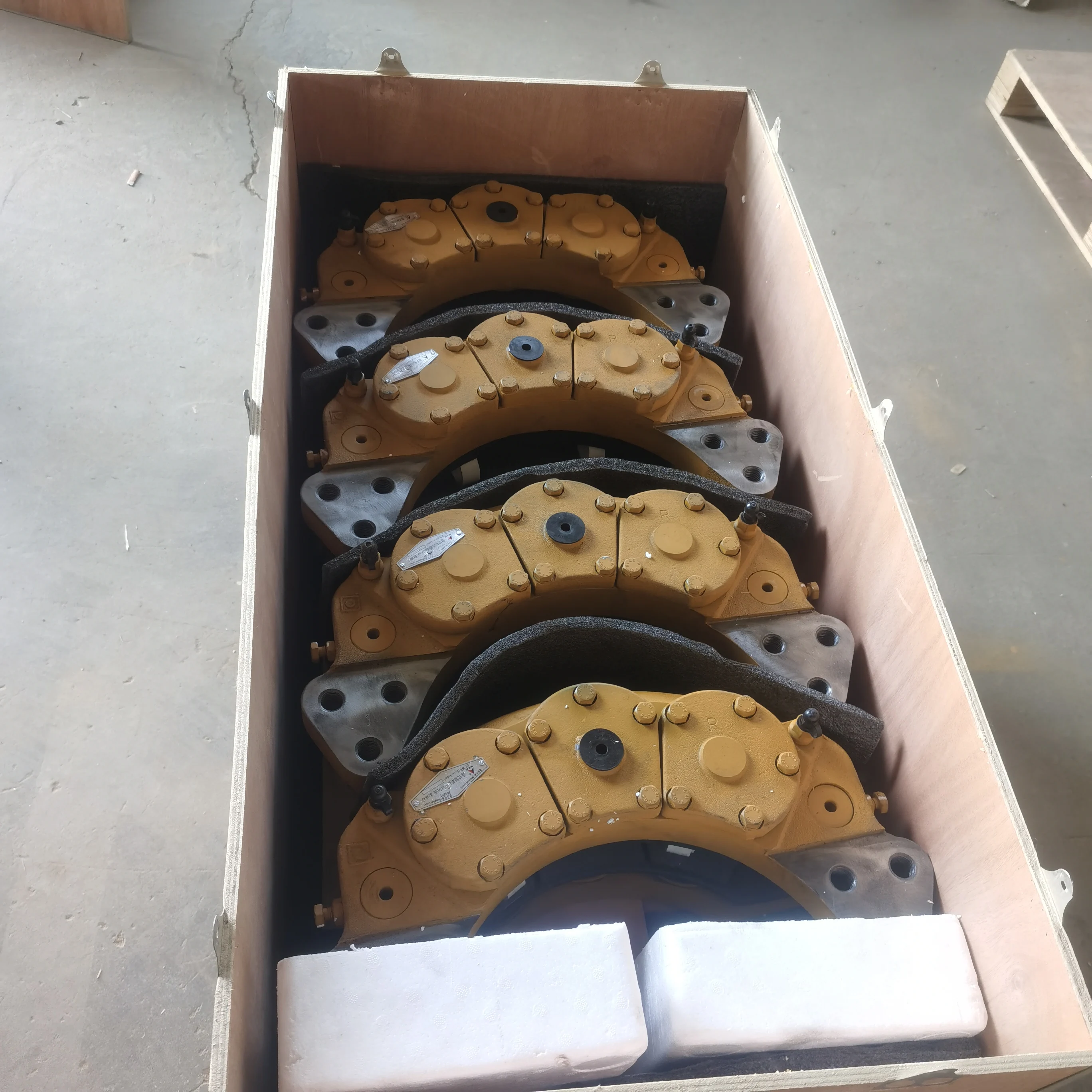 Quality Assurance Loader Brake Caliper Metal Yellow Painted Wheel ...