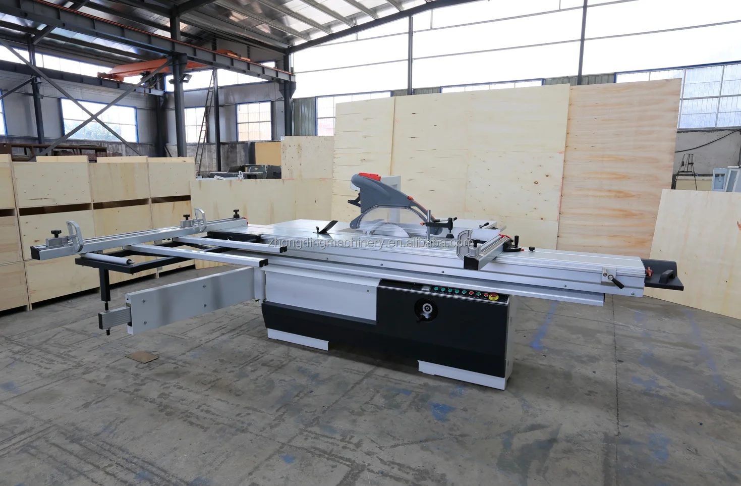 High Quality Sliding Table Saw - Precision Wood Cutting