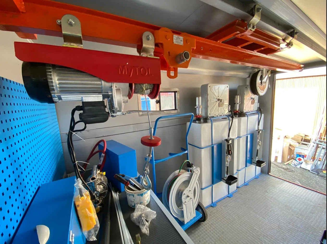 Mobile Workshop Trucks - Efficient 4X4 Maintenance Vehicles