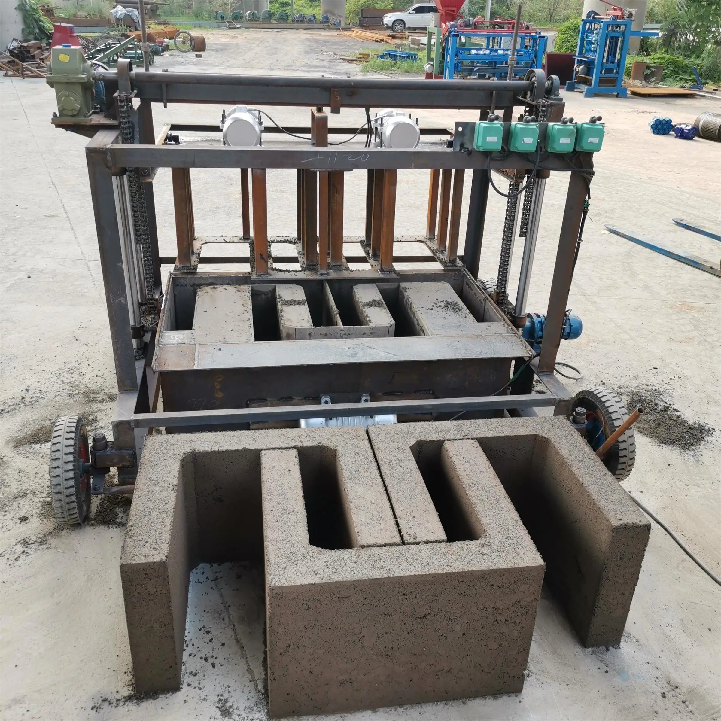 Precast Concrete Drainage Irrigation Canal Forming Machine Produces ...