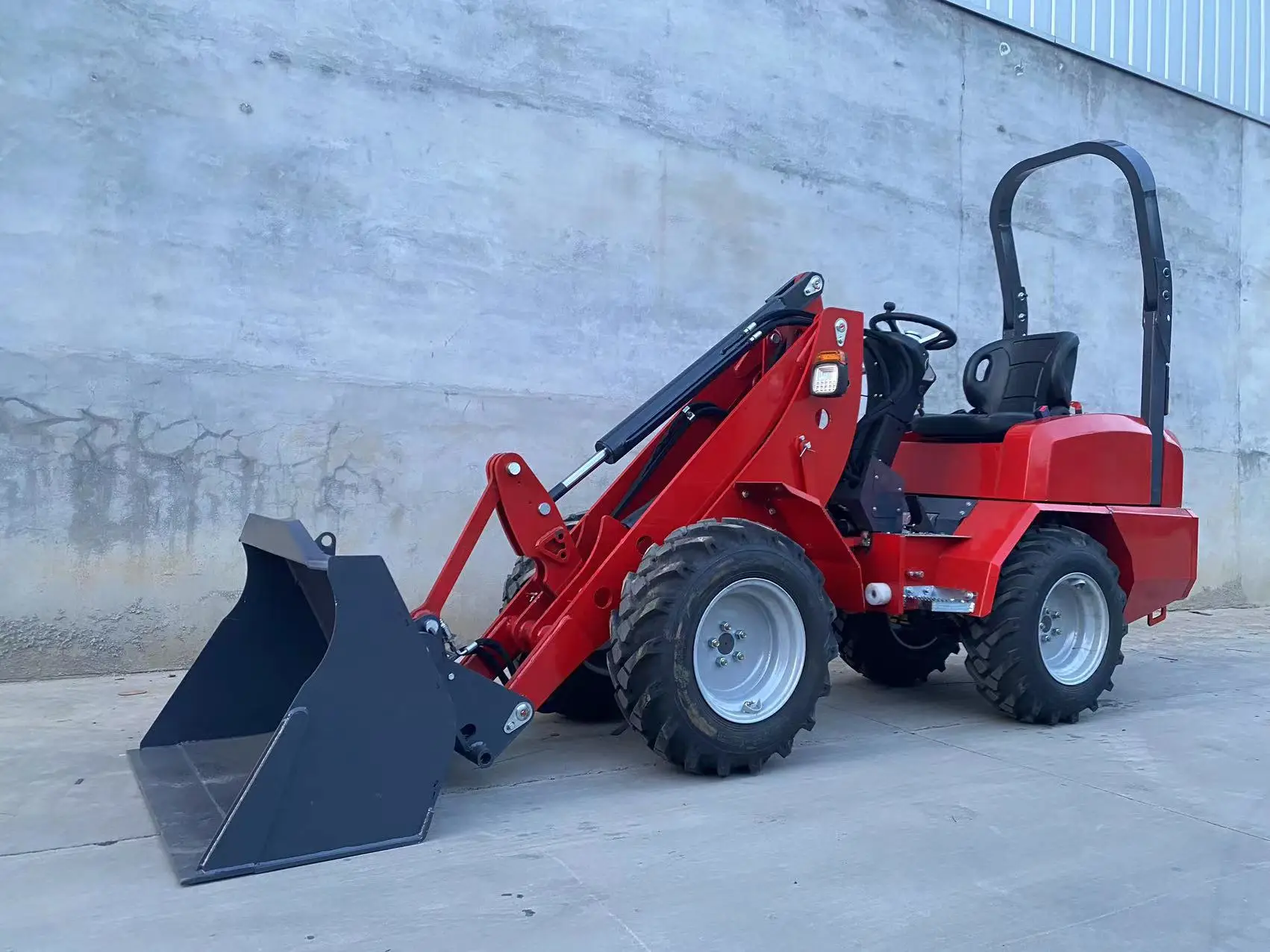 Small Articulated Pure Electric Loader - Efficient Farm Work