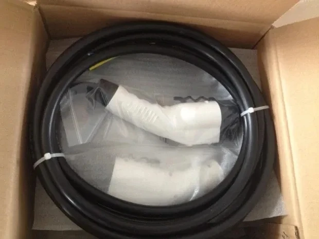 EV DC 200A Inlet EV Connector GBT Socket with Cooling Support