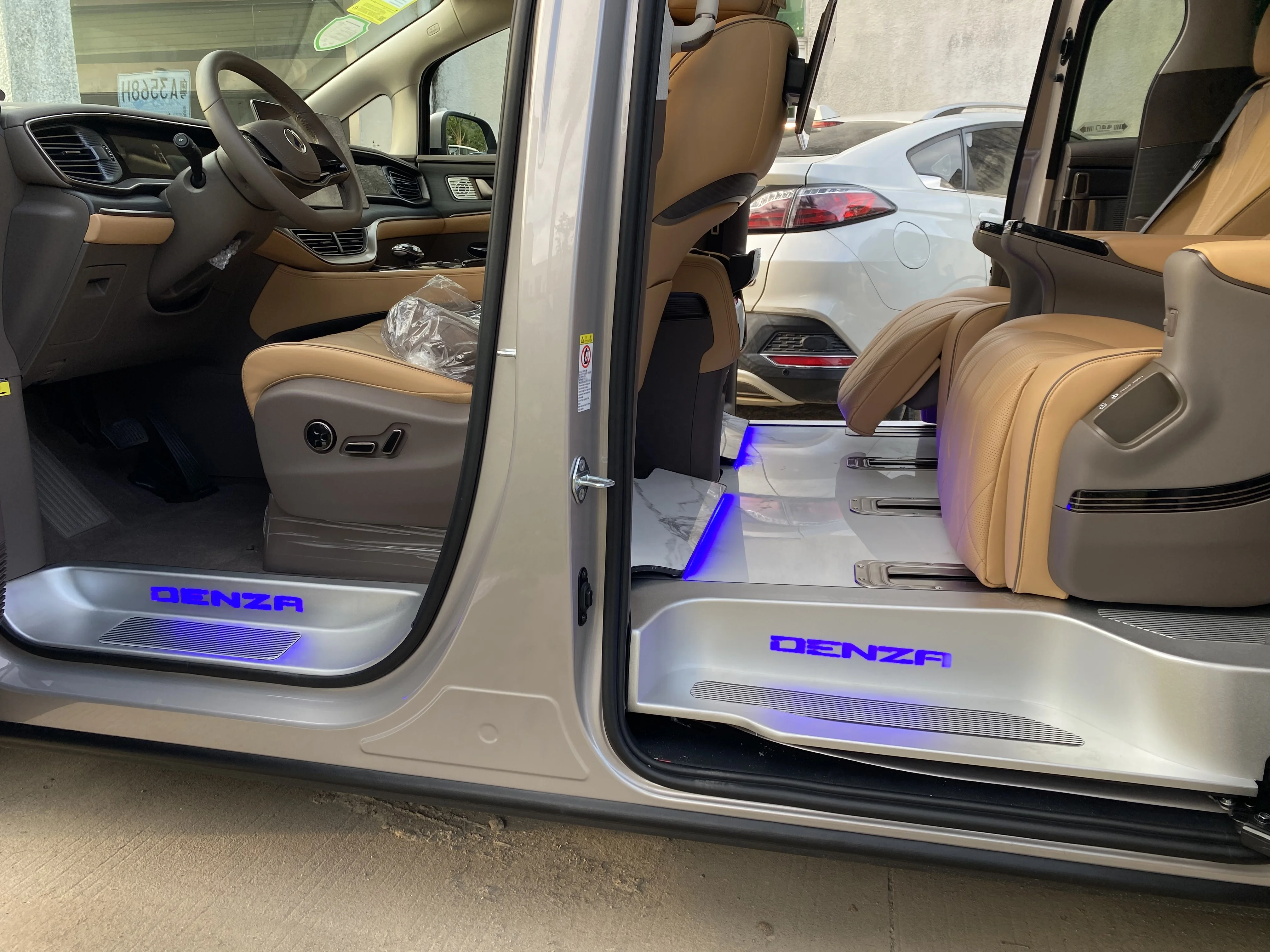 ST-YBTB LED Welcome Pedal for Mercedes Benz V-Class and Most MPVs Over ...
