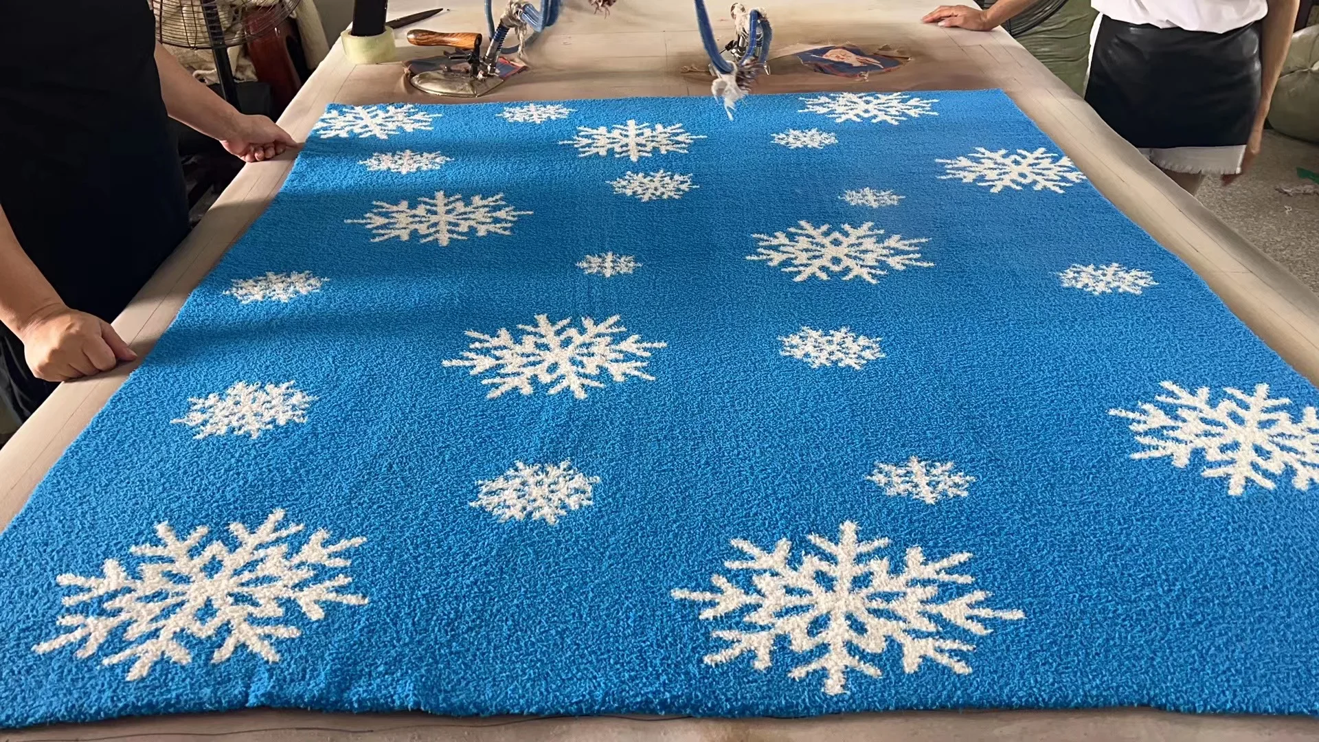 Custom Cozy Fleece Christmas Plush Soft Snowflake Throw Blankets ...