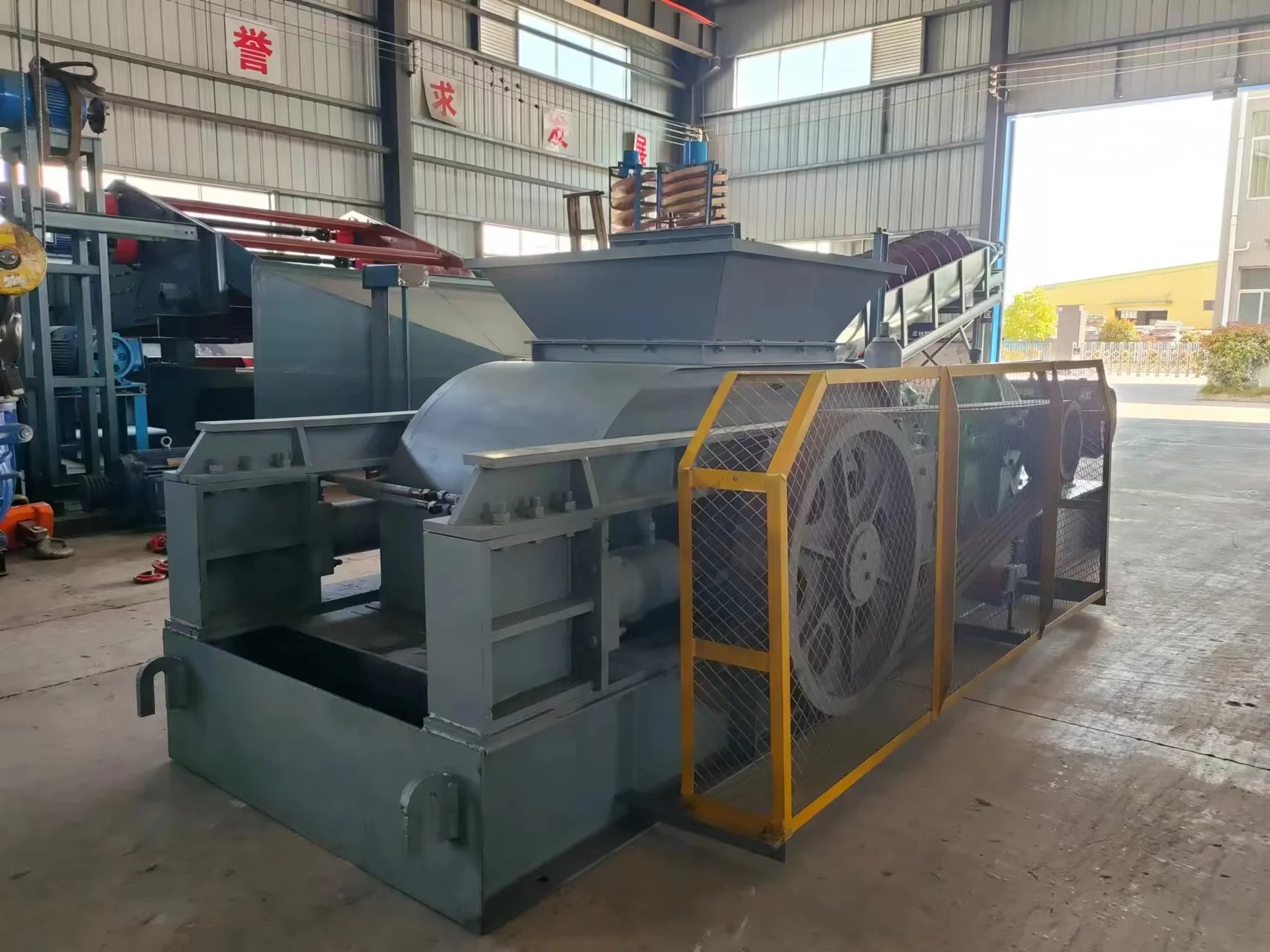 Portable Twin Rolls Crusher Mobile Sand Making Machine Double Roller ...