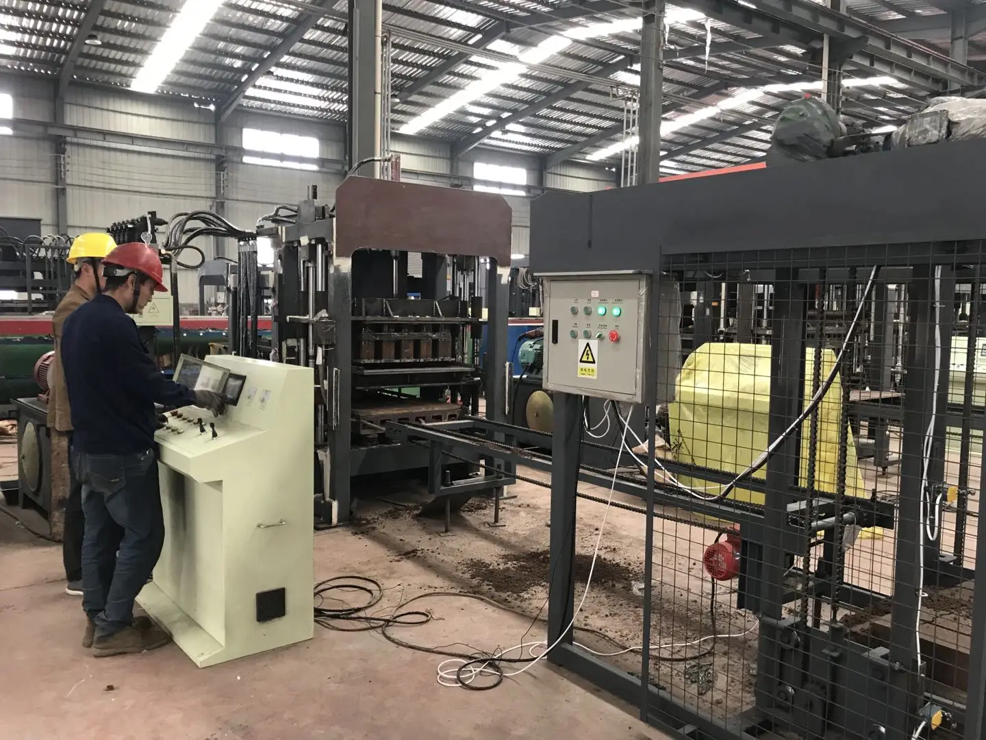 QT4-26 Cement Block Making Machine to Liberia - Easy & Efficient