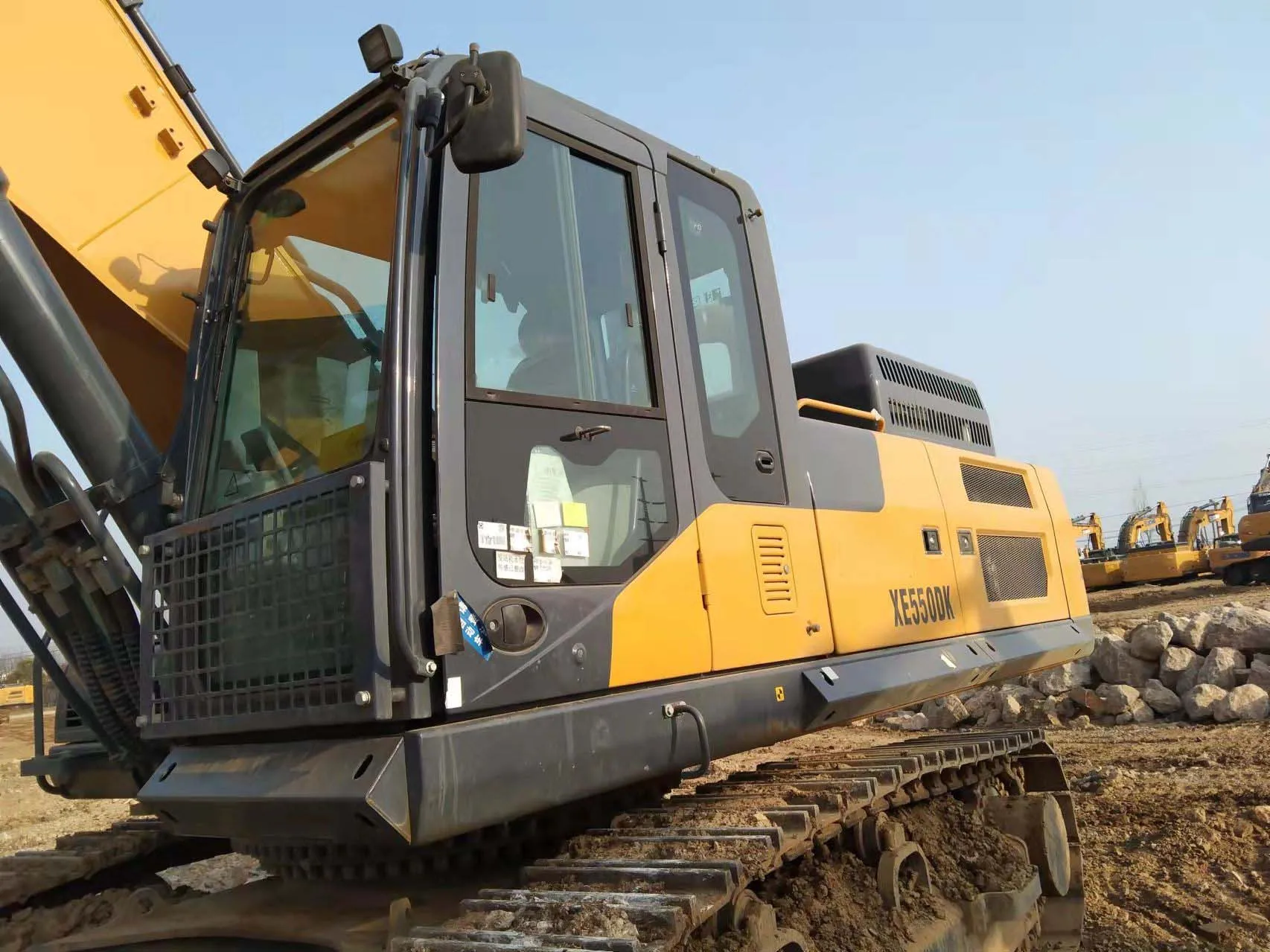 Rock Bucket 53 Tons Excavator Xe550dk With Hydraulic Hammer Breaker For ...