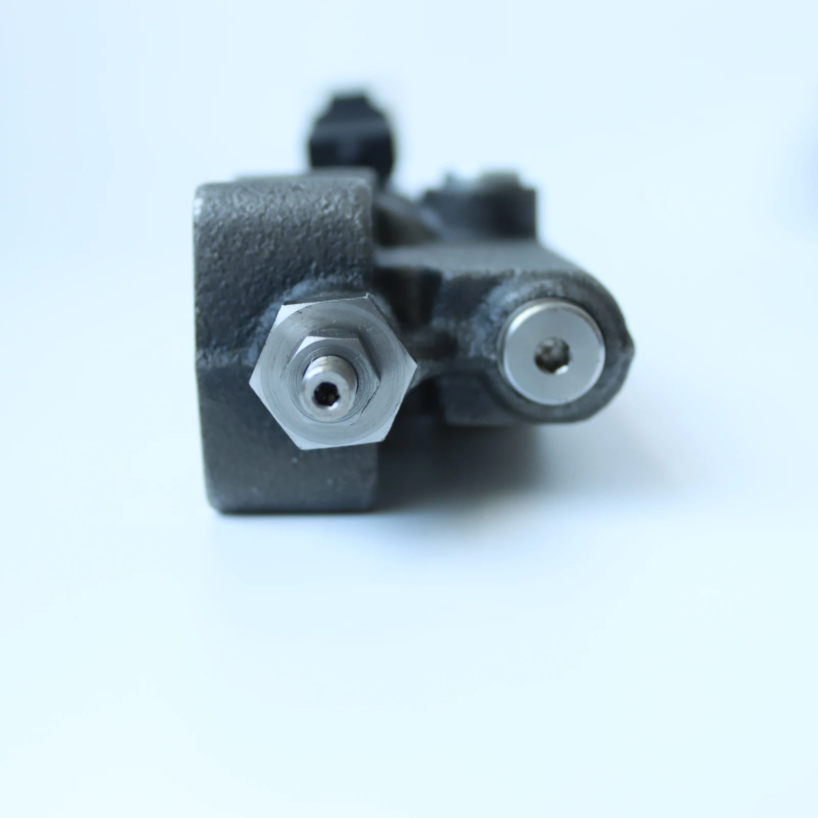 Control Valve 15043827 For Volvo Parts Excavator Wheel Loader - Buy ...