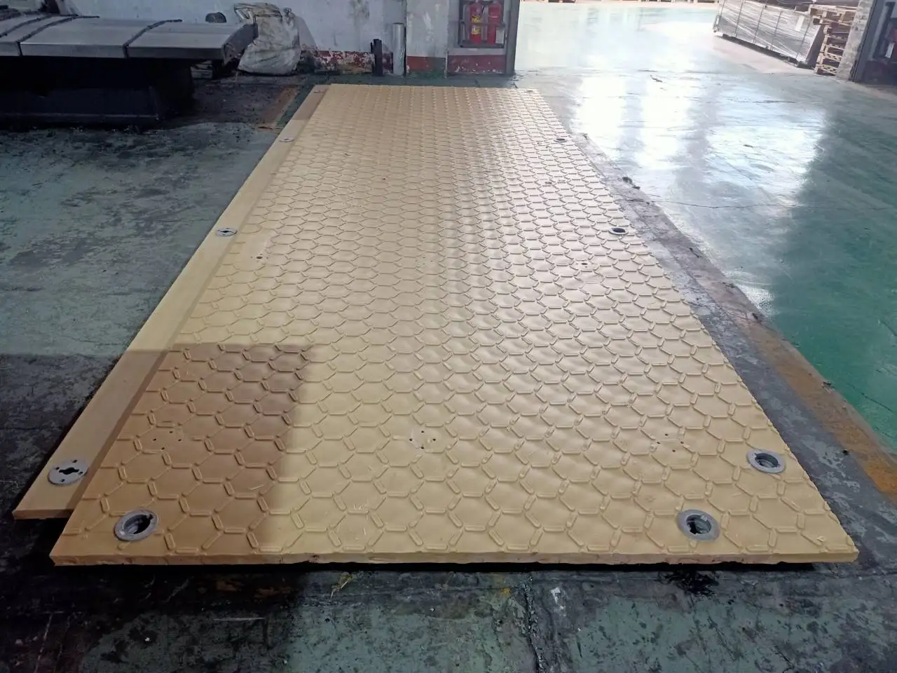 Interlocking Heavy Duty Excavator Ground Mat - Anti-slip