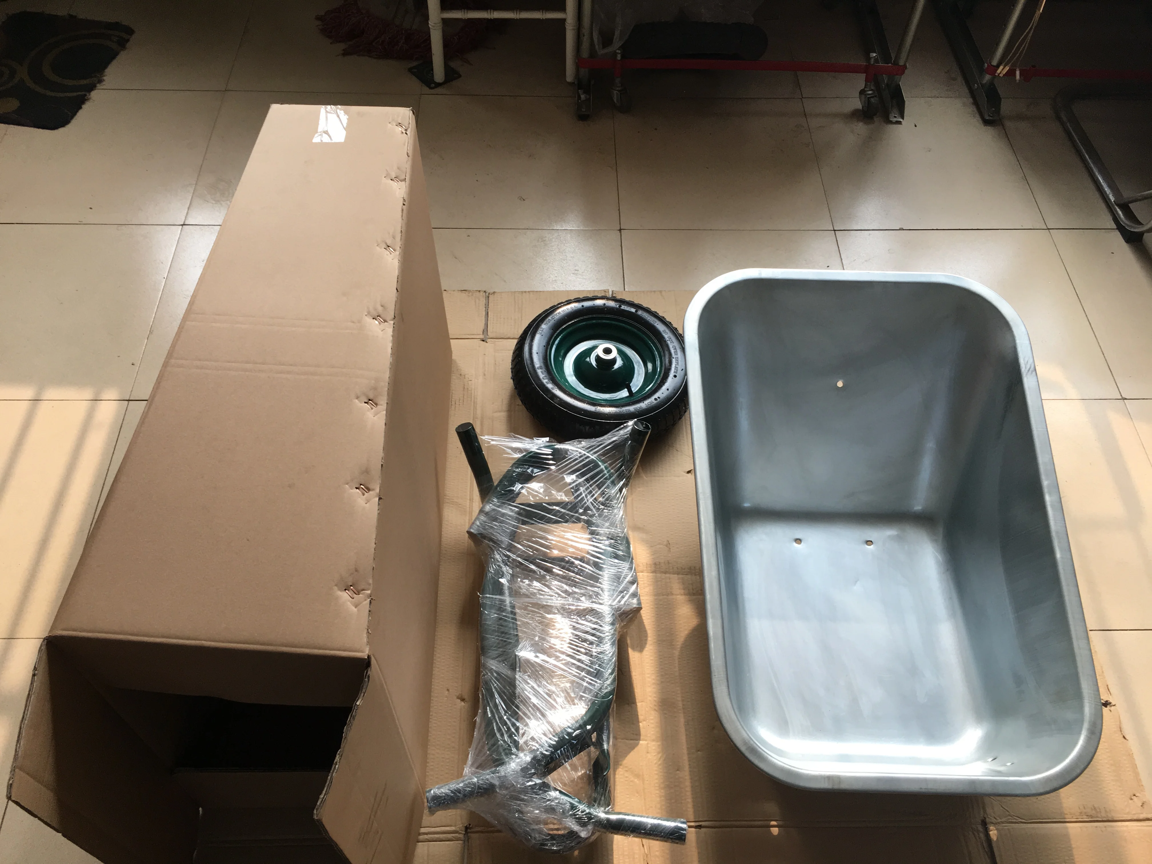 Garden Wheelbarrow with Metal Tray Packing in Box - 6cuft