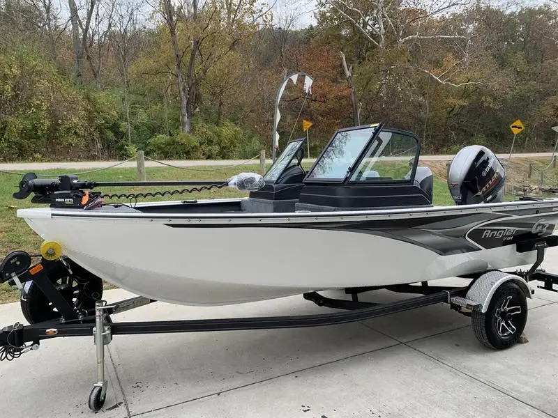 Aluminum Centre Console Fishing Vessel - Vee Hull Bast Leisure Boat