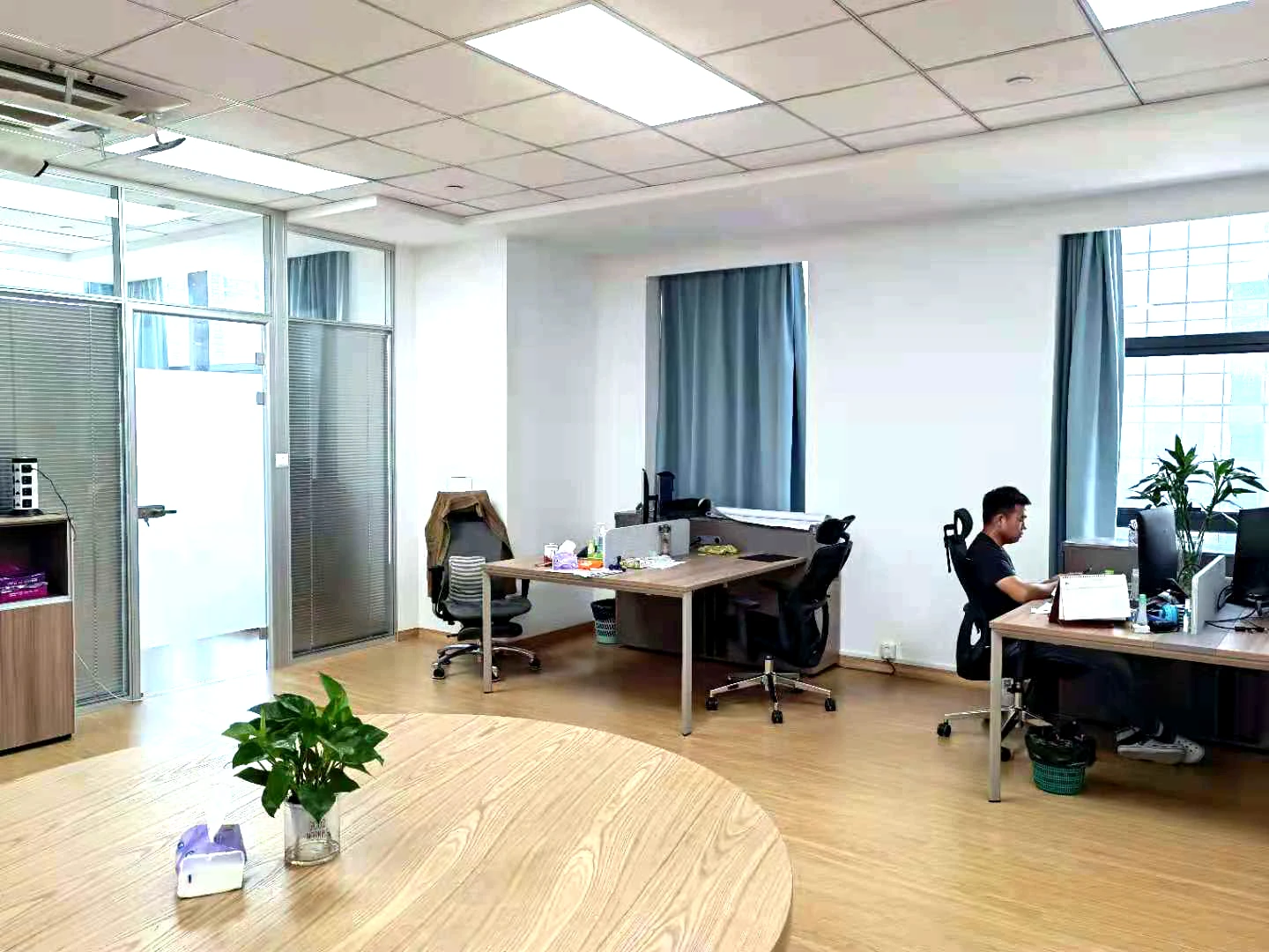 Sampling Booth Dispensing Bench Clean Room Equipment Used In Medicine ...