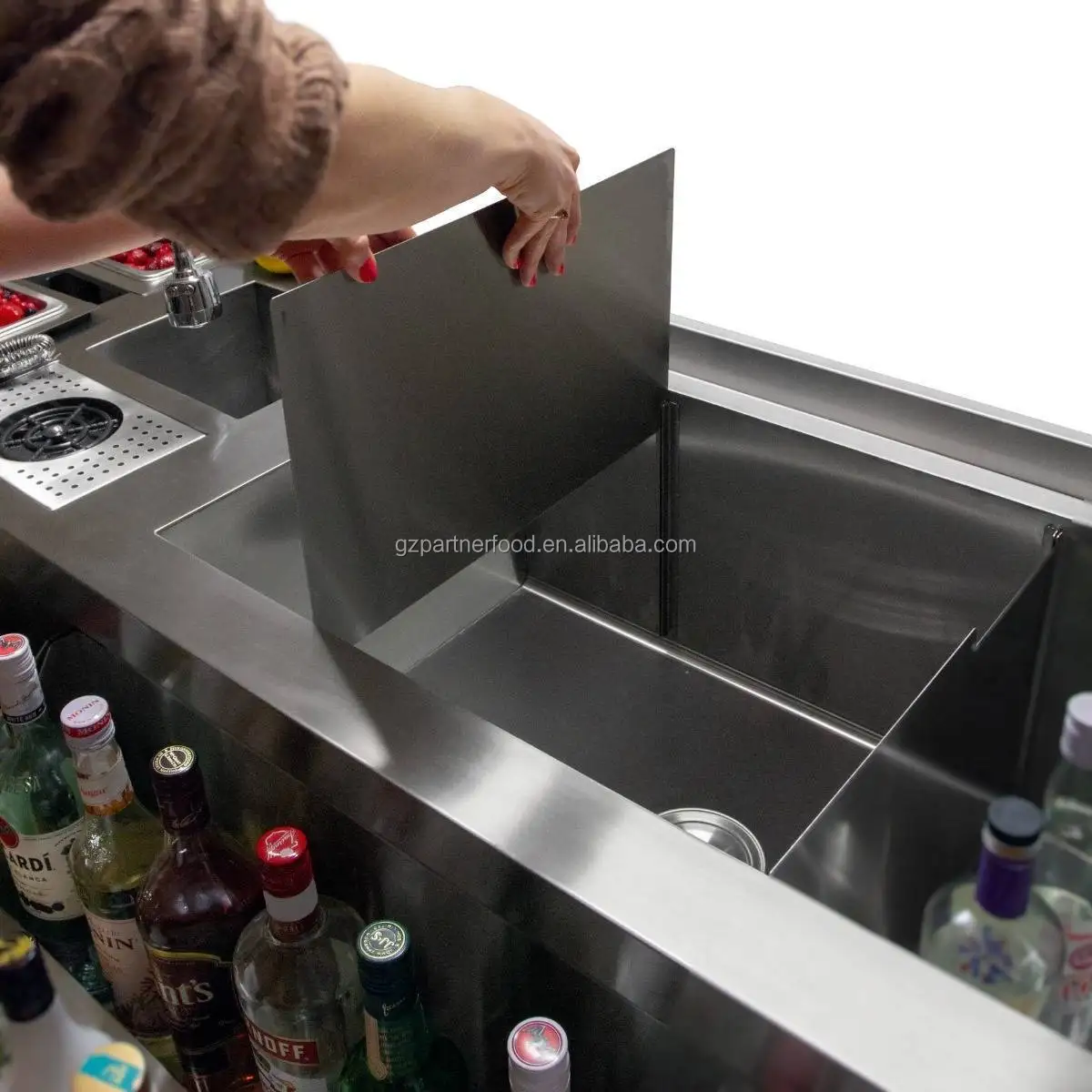 Cocktail Station - Efficient Bar Setup with Blender Sink