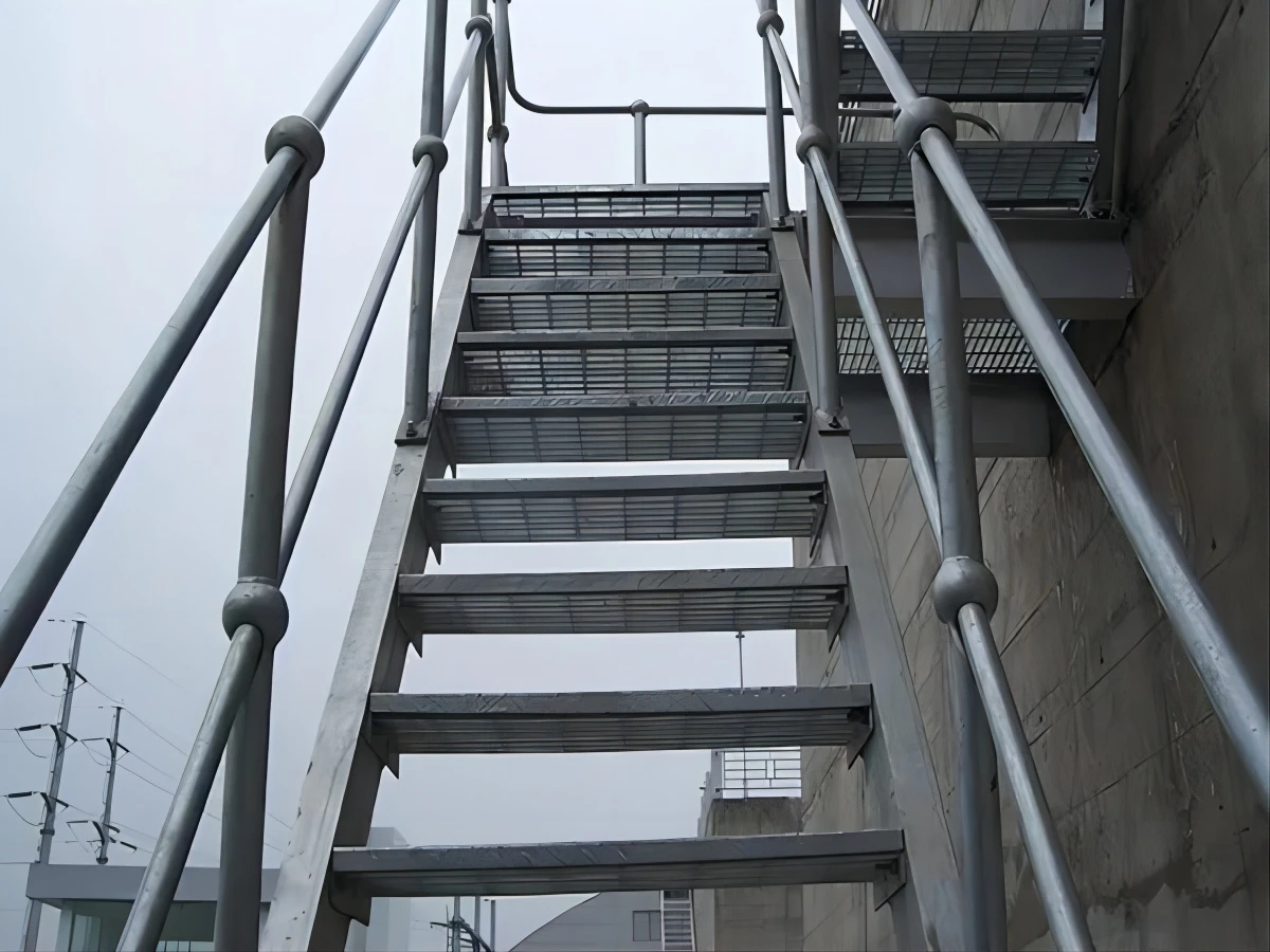 Industrial Steel Stair Treads - Durable & Customizable