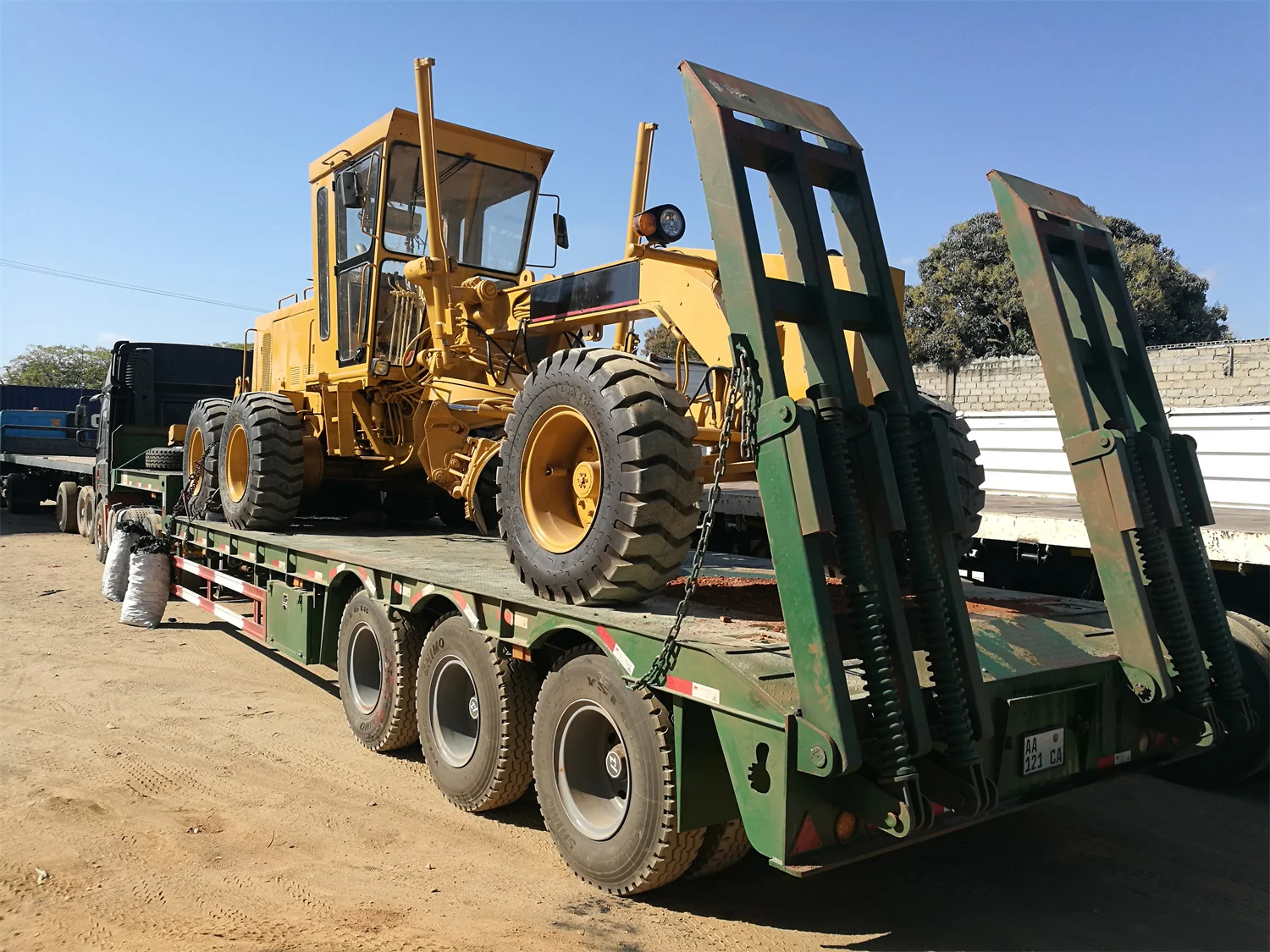 Heavy Duty Lowboy Lowbed Trailer Heavy Machine Transport Low Bed Truck ...