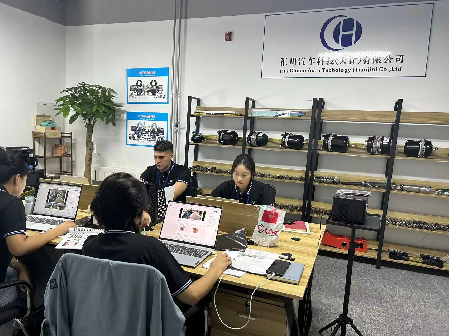 Truck Spare Parts Bush Pins Trailer Suspension Hot Shaft Forging ...